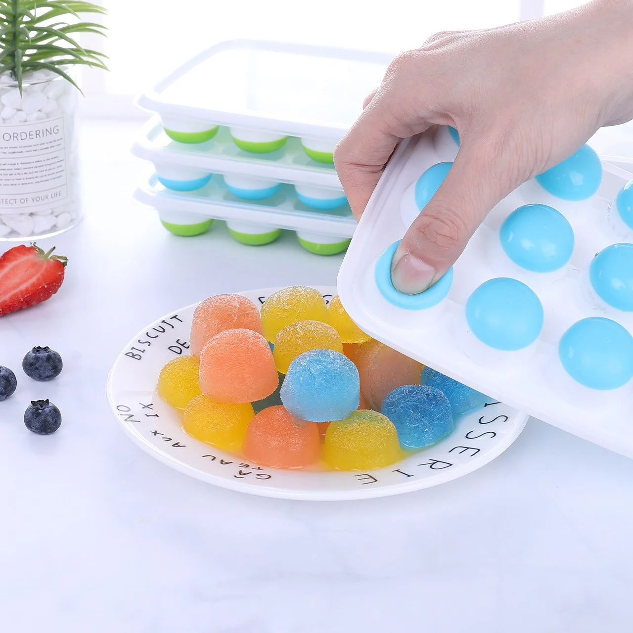 21 Holes Silicone Round-Shaped Ice Cube Trays With Lid BPA Free and ...