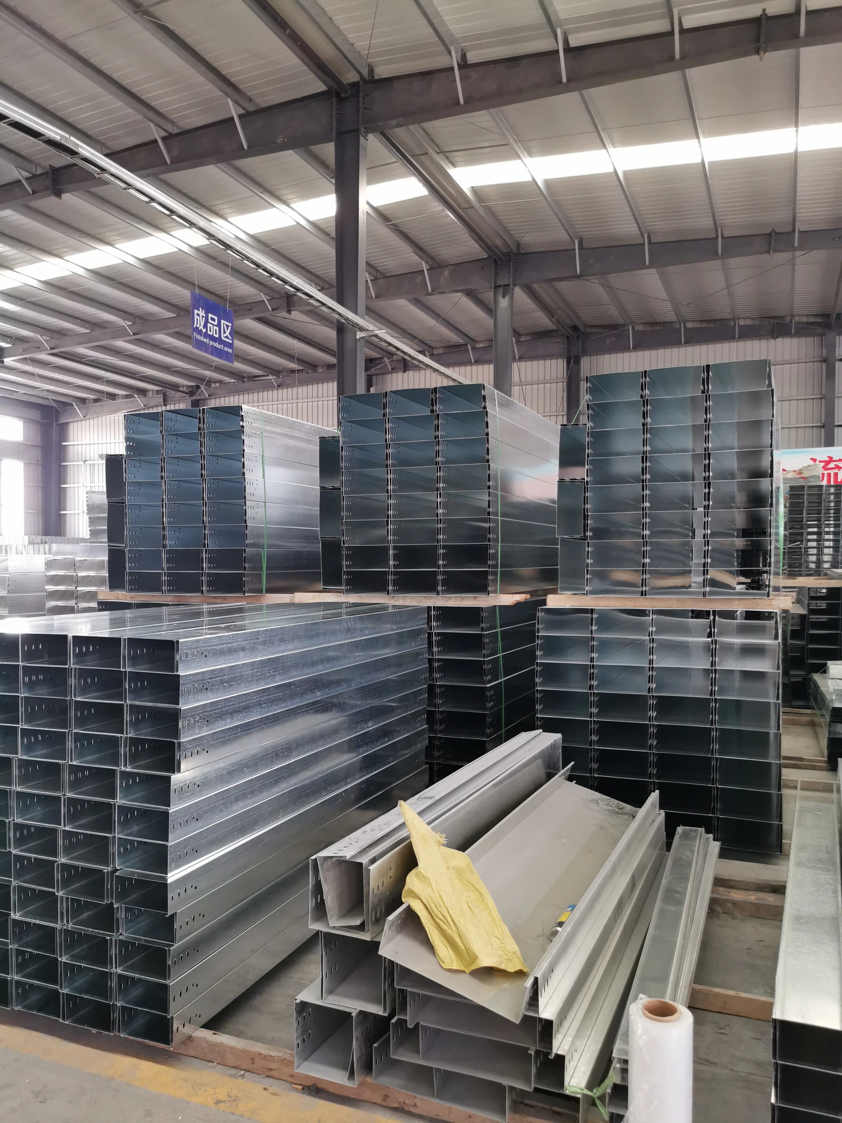 Waterproof Aluminum Ventilated Cable Tray Support Raceway Powder Coated ...