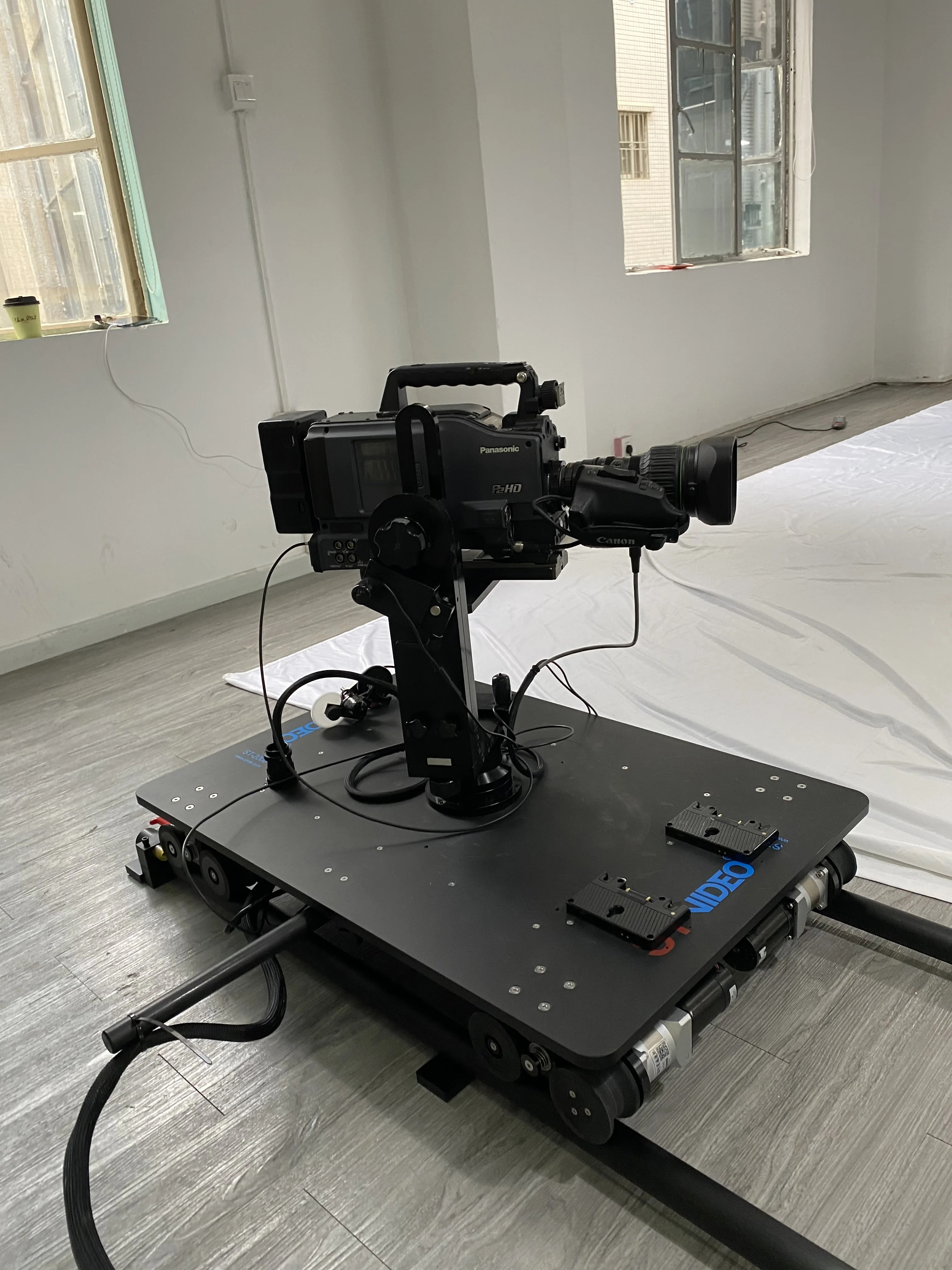Motorized Dolly ST2000 - Professional Video Equipment