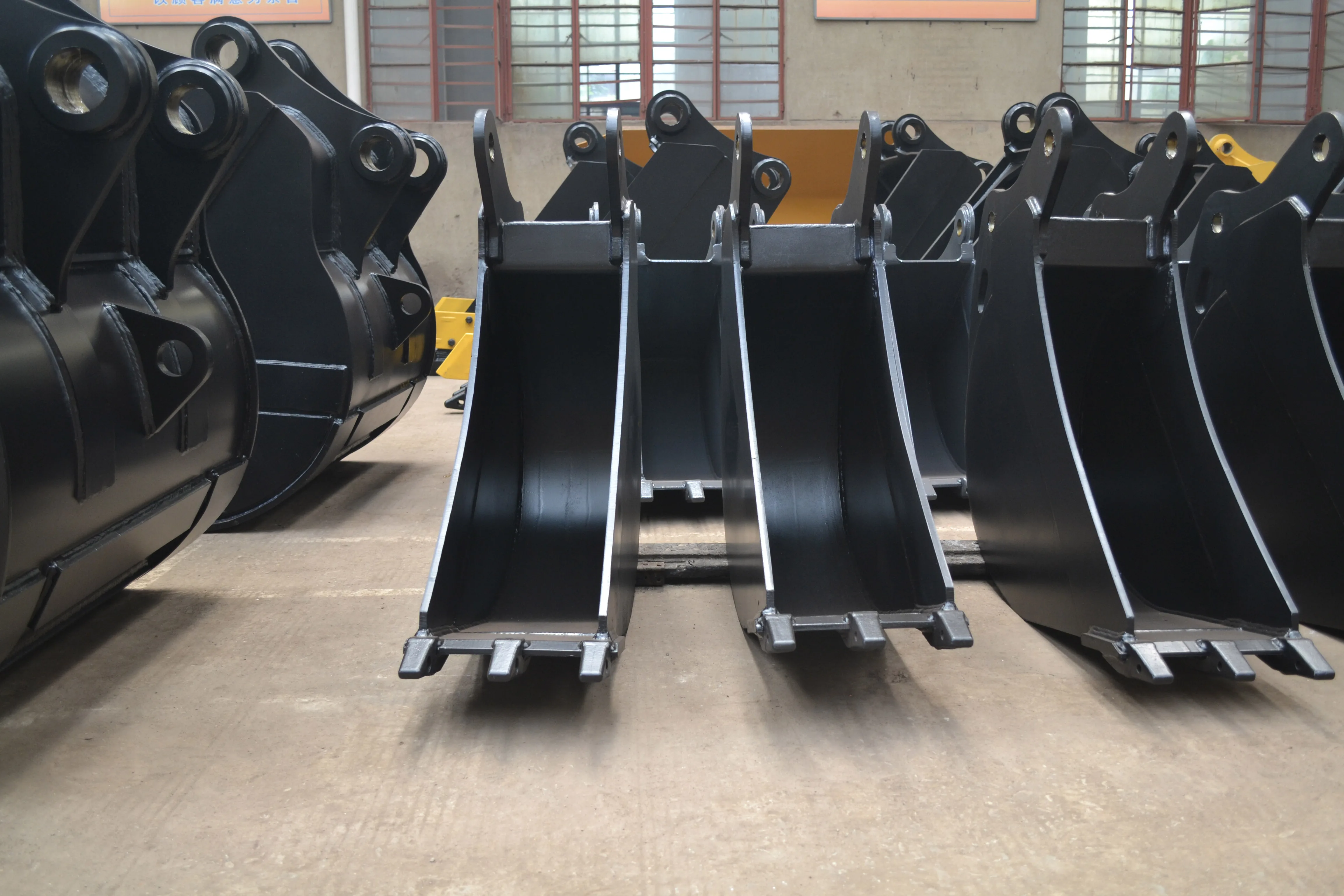 High Quality Earthmoving Working Drainage Bucket for Sale