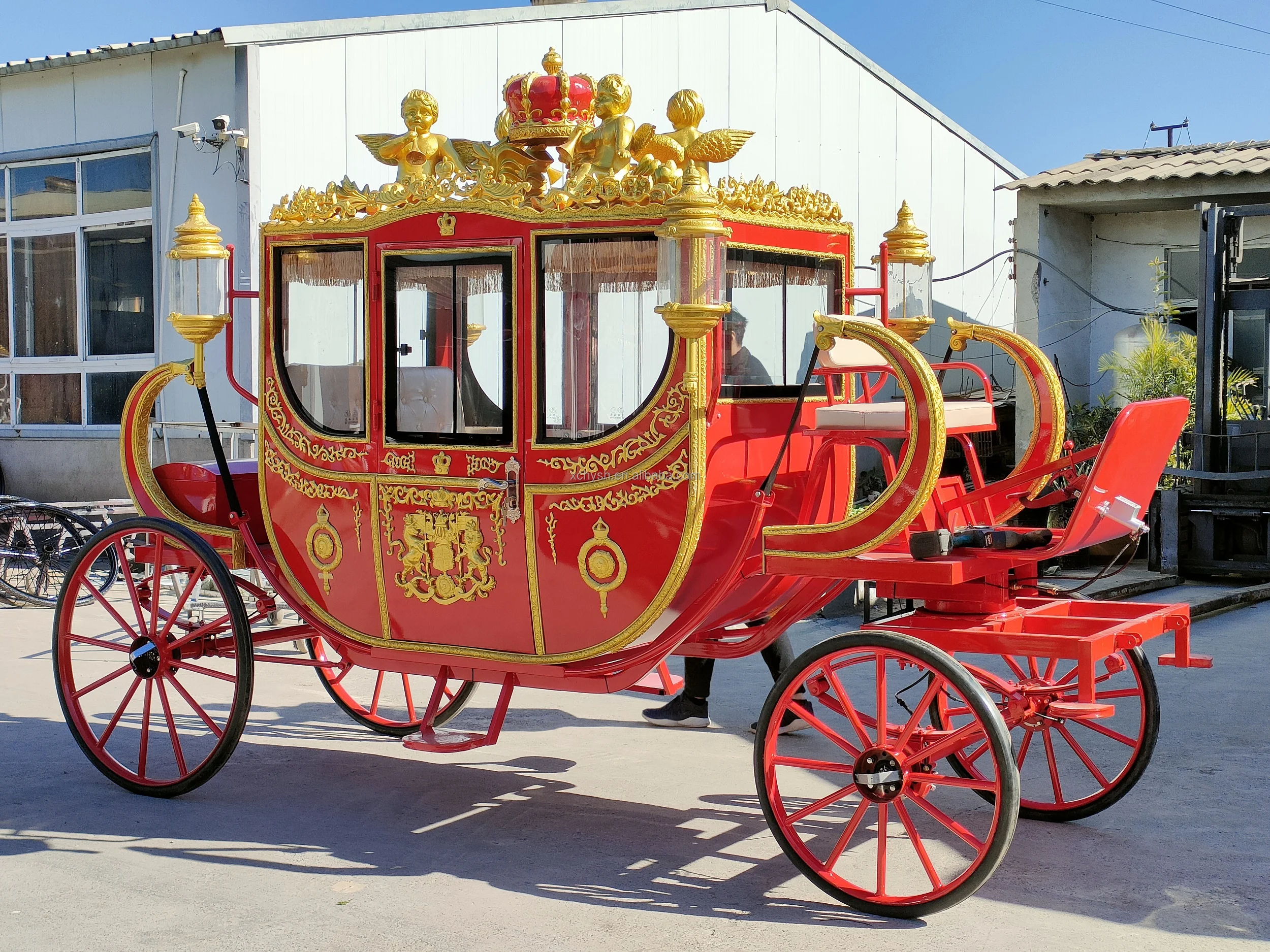 Luxury Four Wheels Sightseeing Electric Royal Horse Carriage For Sale ...