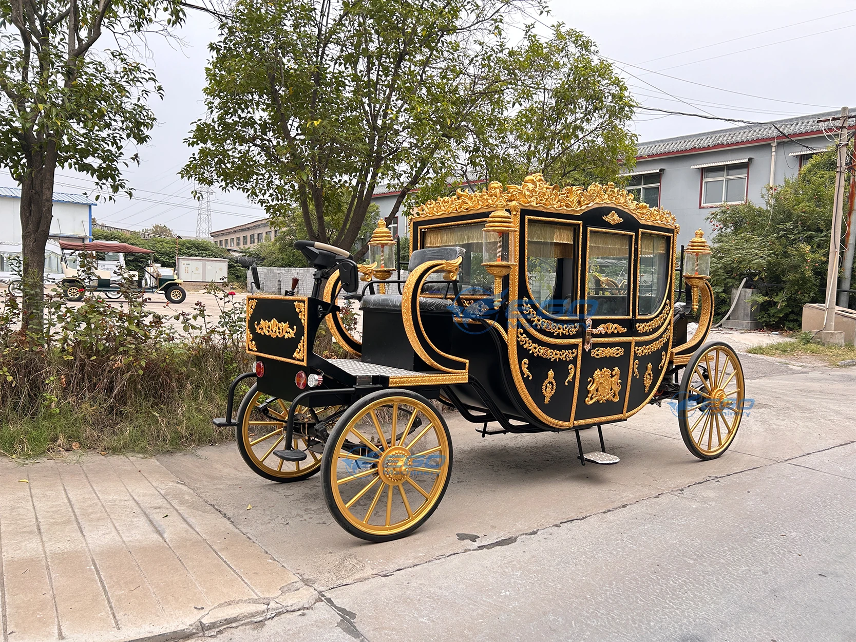 White Horse Drawn Limo Carriage for Sale Royal Limousine Horse Carriage ...