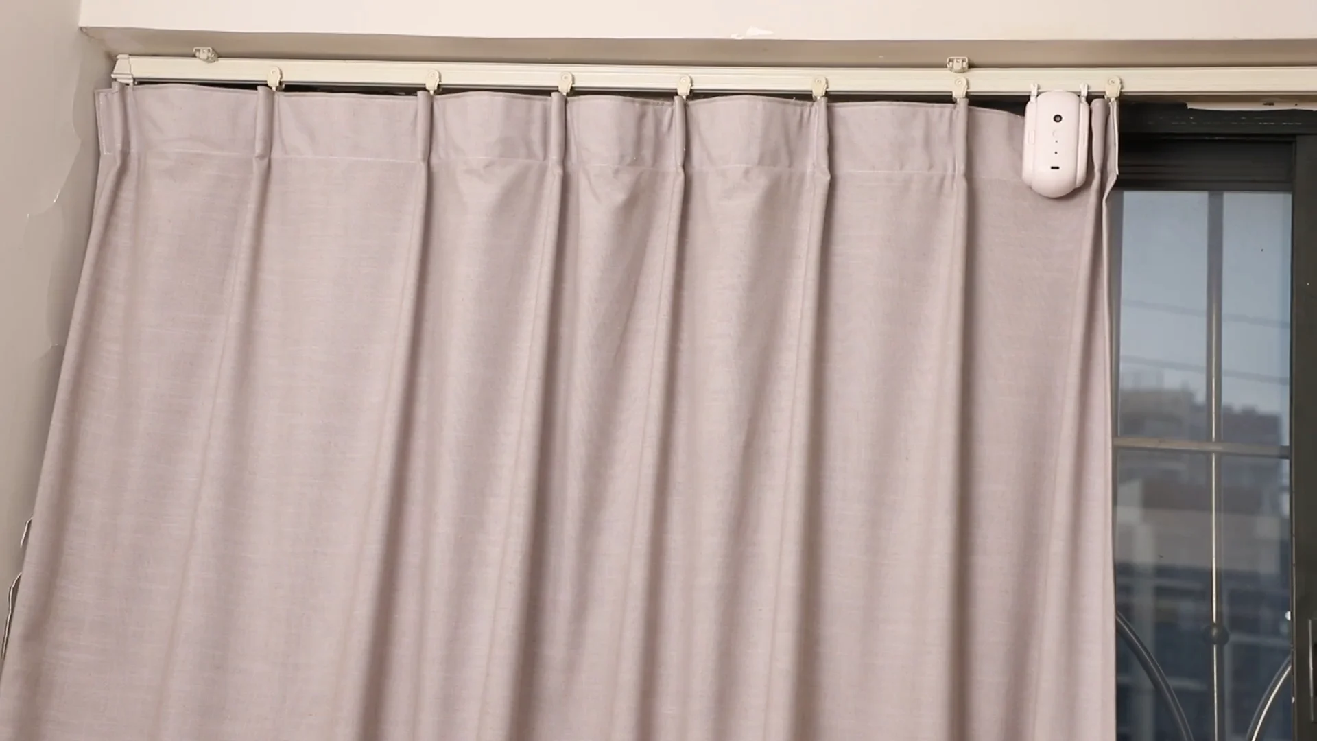 Smart Curtain Opener Smart Home Device Tuya Electric Curtain Motor ...