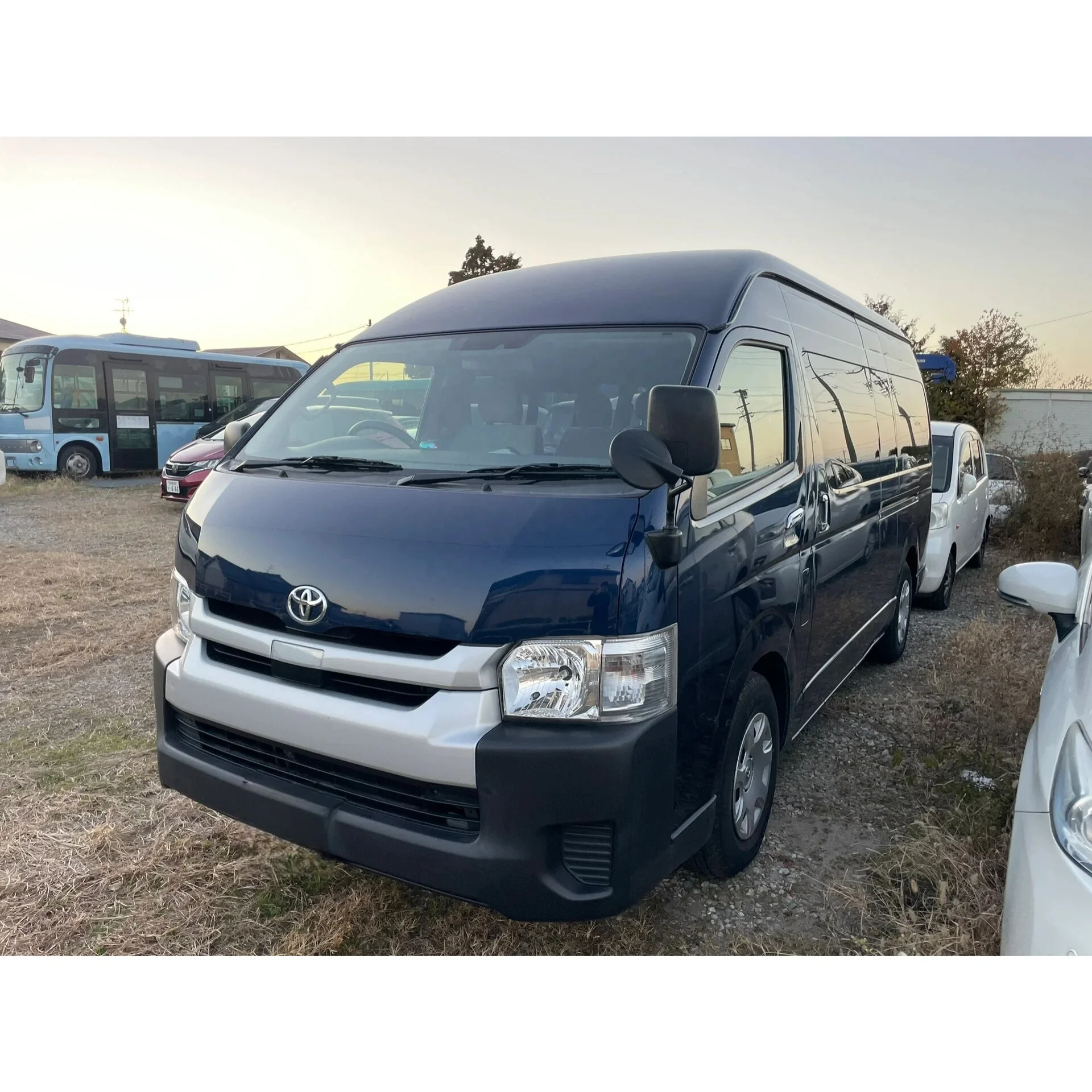 Spots Goods Used Toyota Hiace Diesel 9 Seaters Toyota Hiace Bus Mini ...