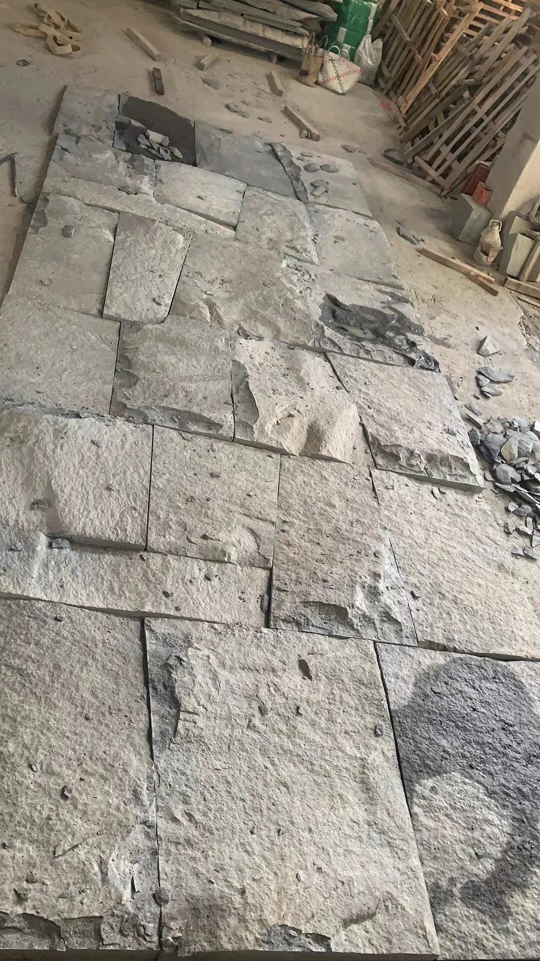 Modern Black Split Face Basalt Stone for Decorative Exterior Walls - OEM