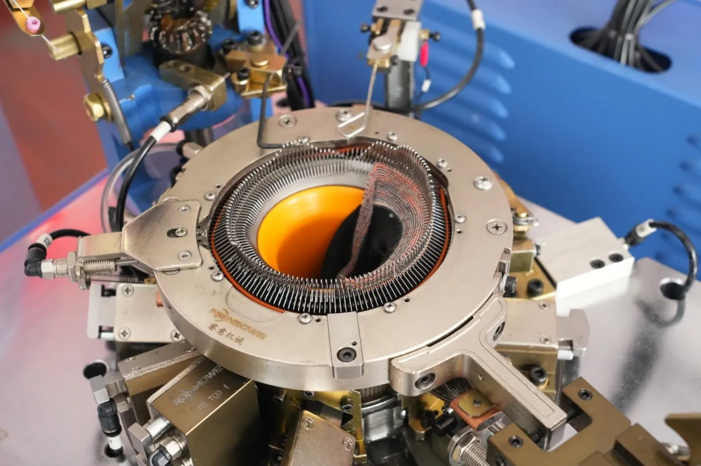 3.5 Inch Automatic Sports Sock Making Machine - 300-400 Pairs/day