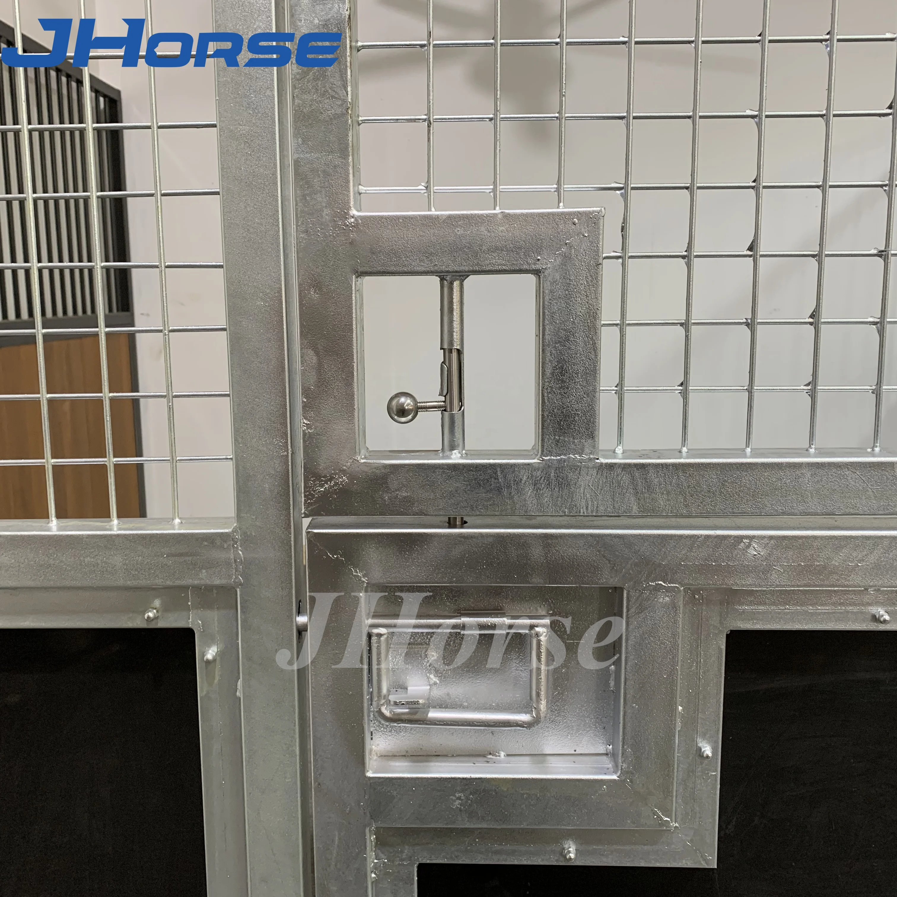Outdoor Portable Horse Box - Durable Stalls with HDPE Panels