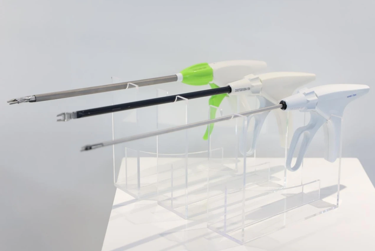 Continuous Laparoscopic Titanium Clip - Disposable Applier