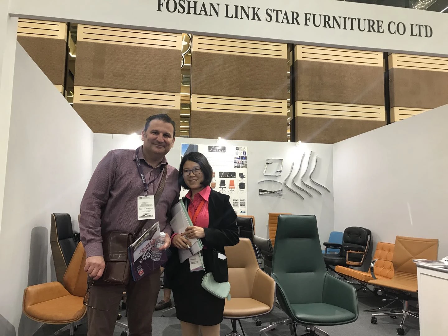 Foshan Modern Luxury Gold Velvet Bar Stool Chairs Cafe Gold Swivel ...