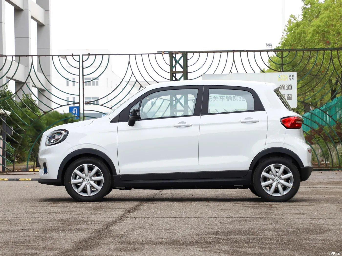 Made In China New Energy Leapmotor T03 Car High Speed Car With Max ...