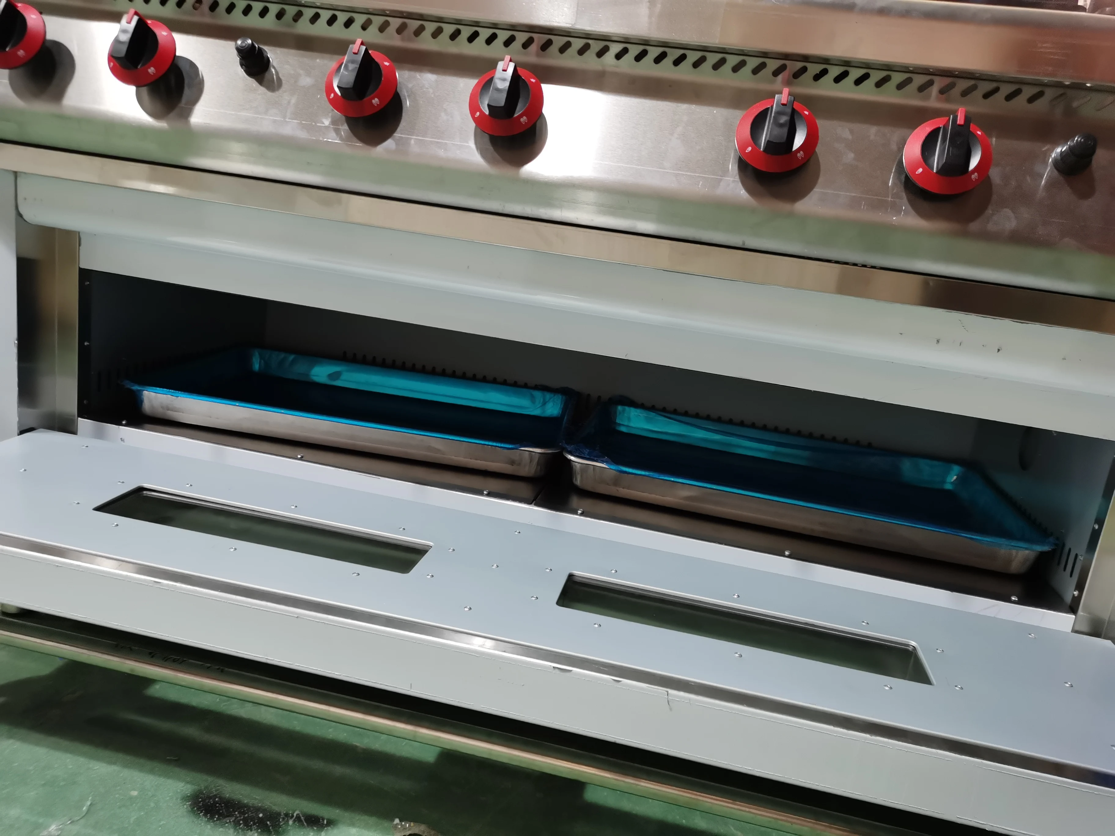 8 Burner Gas Cooking Range with Gas Oven - Stainless Steel