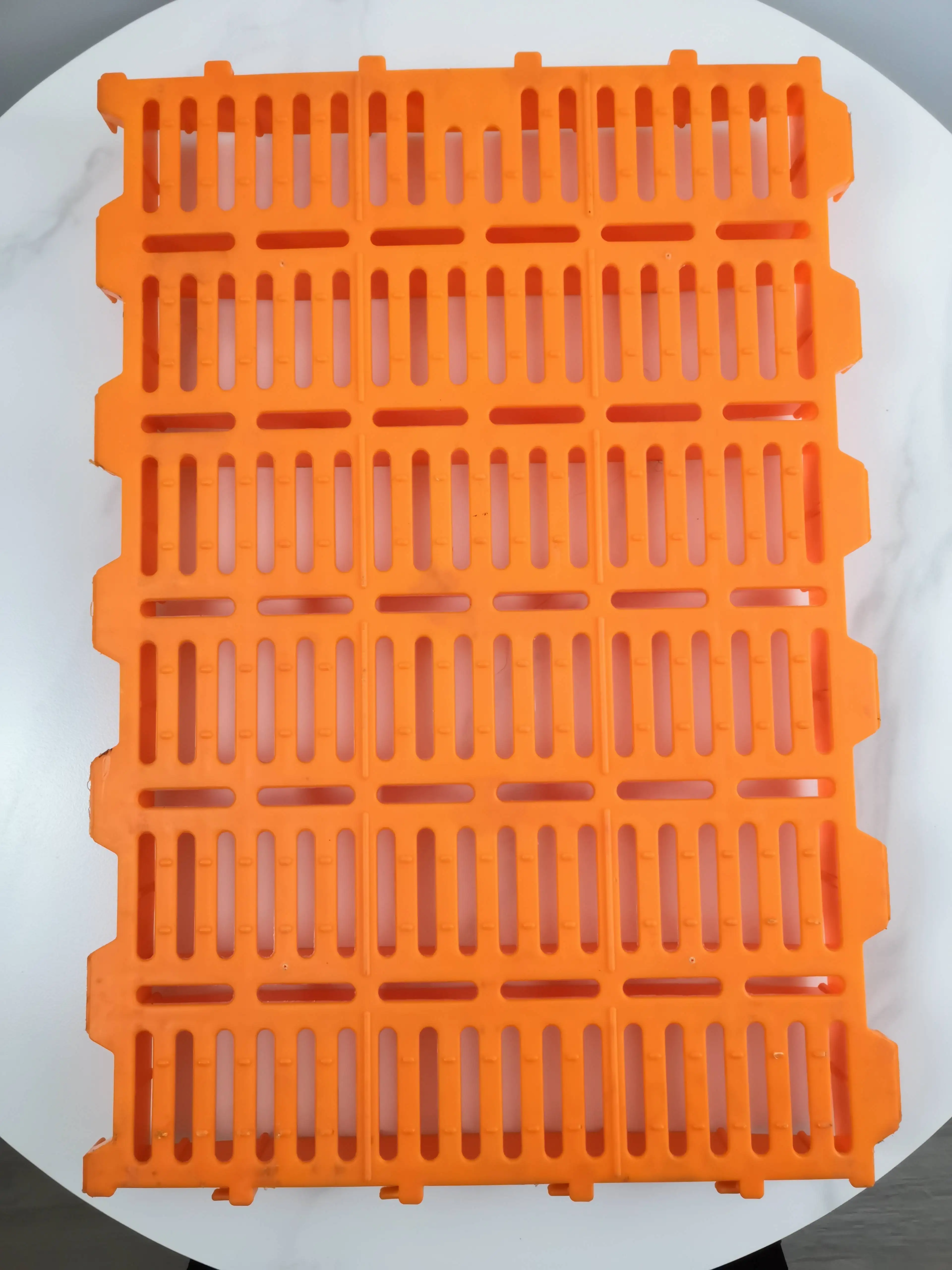 The High Quality Plastic Slatted Flooring Hog Slat Floor Triangle Pvc ...