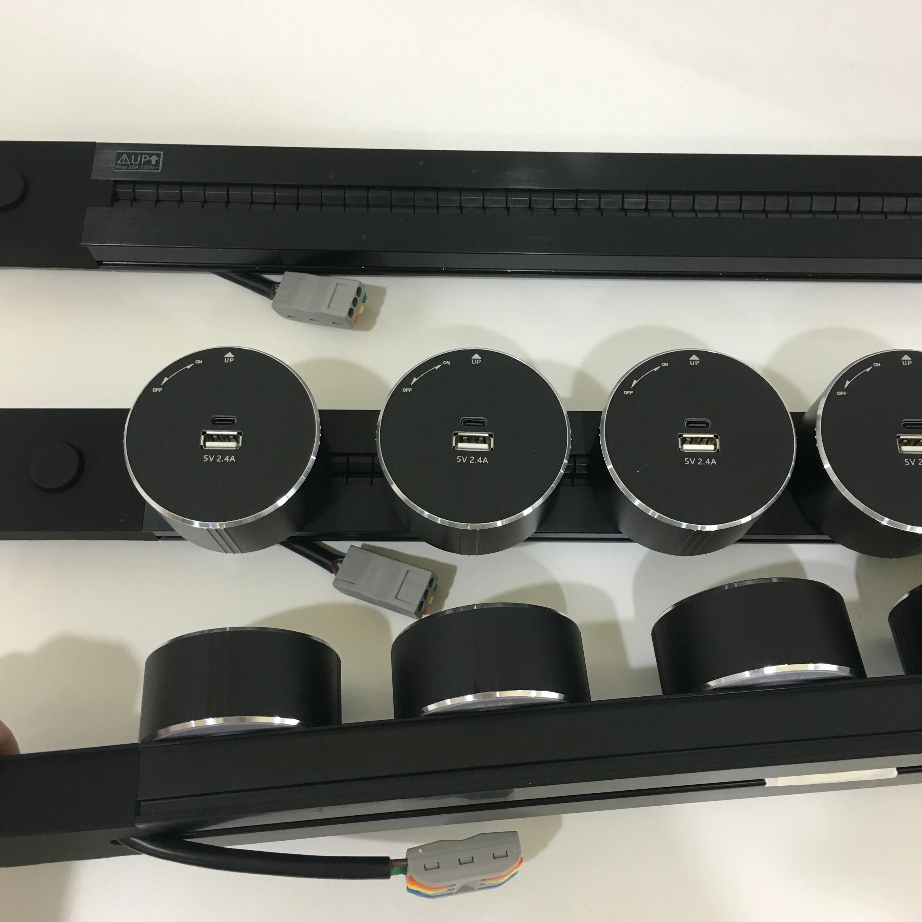 Movable Electrical Power Track Socket Outlets with GSS Power System ...