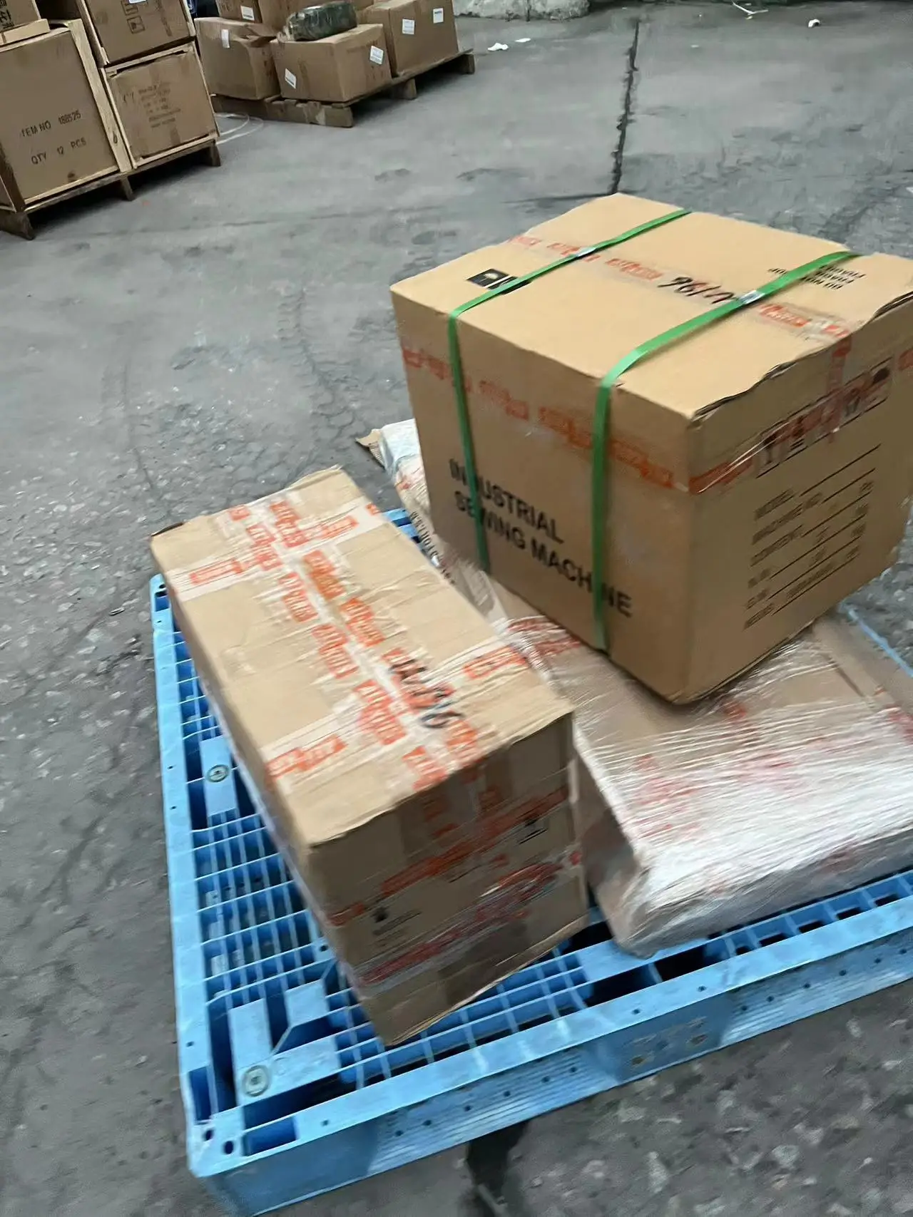 Used Gtrobel Gdb-700d Four Thread Industrial Overlock Sewing Machine ...