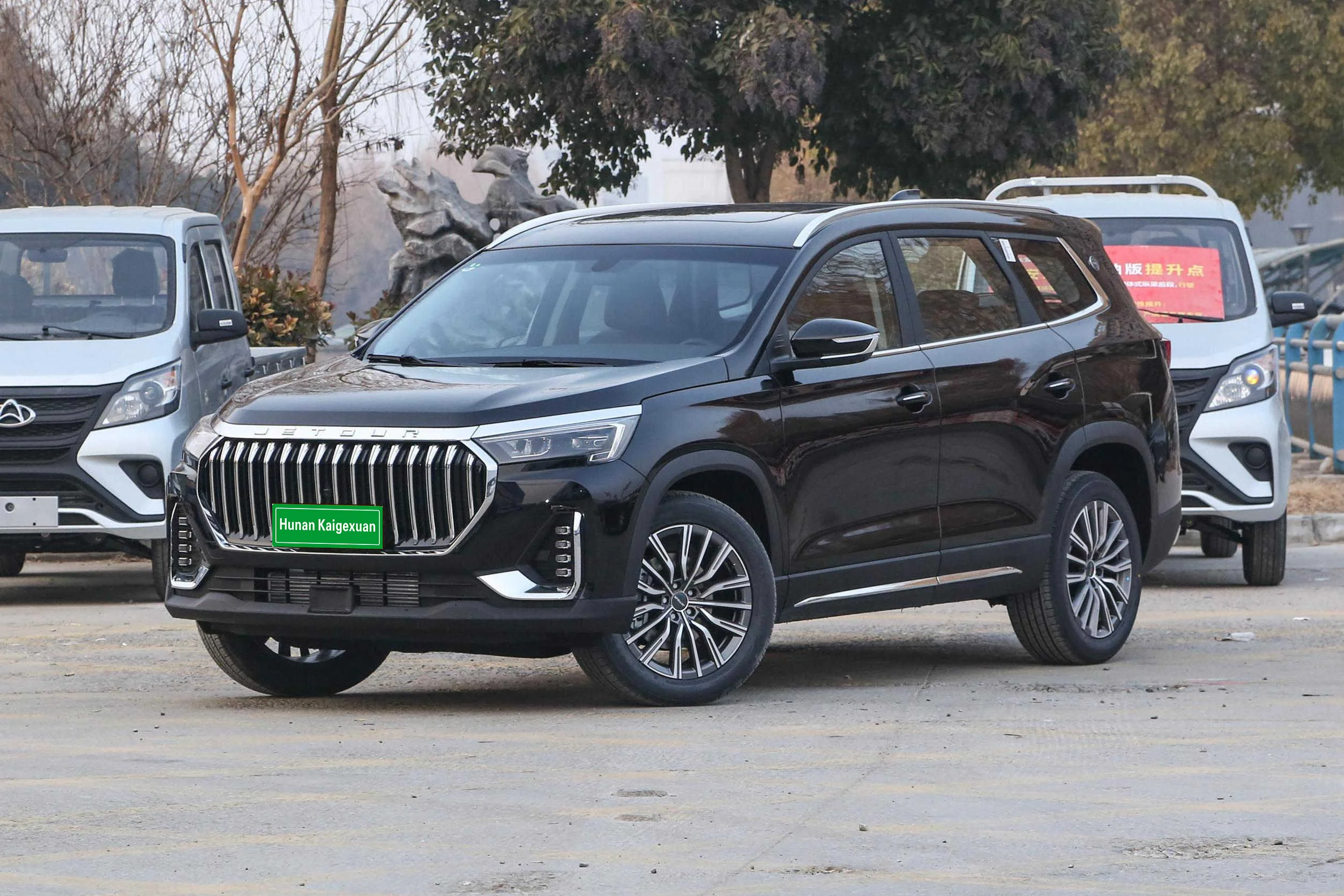 Jetour X90 PLUS 1.6TD DCT Villa PRO 7 Seats - Luxury SUV