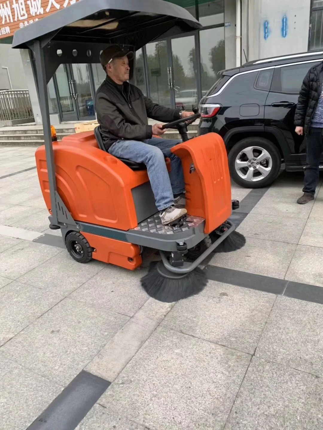 China Industrial Automatic Floor Sweeper Electric Sidewalk Sweeper ...