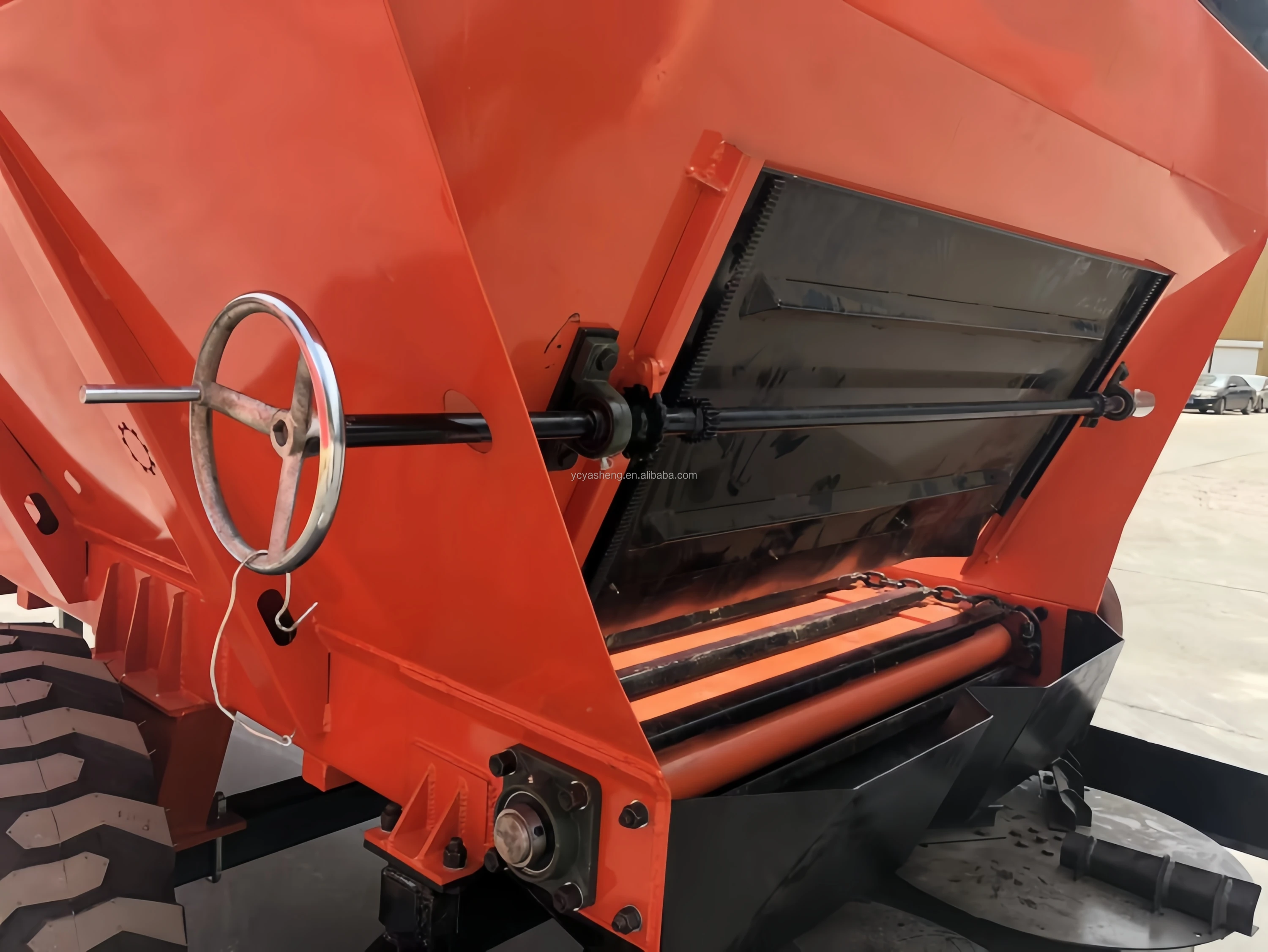 Tractor Traction Manure Fertilizer Spreader - High Productivity