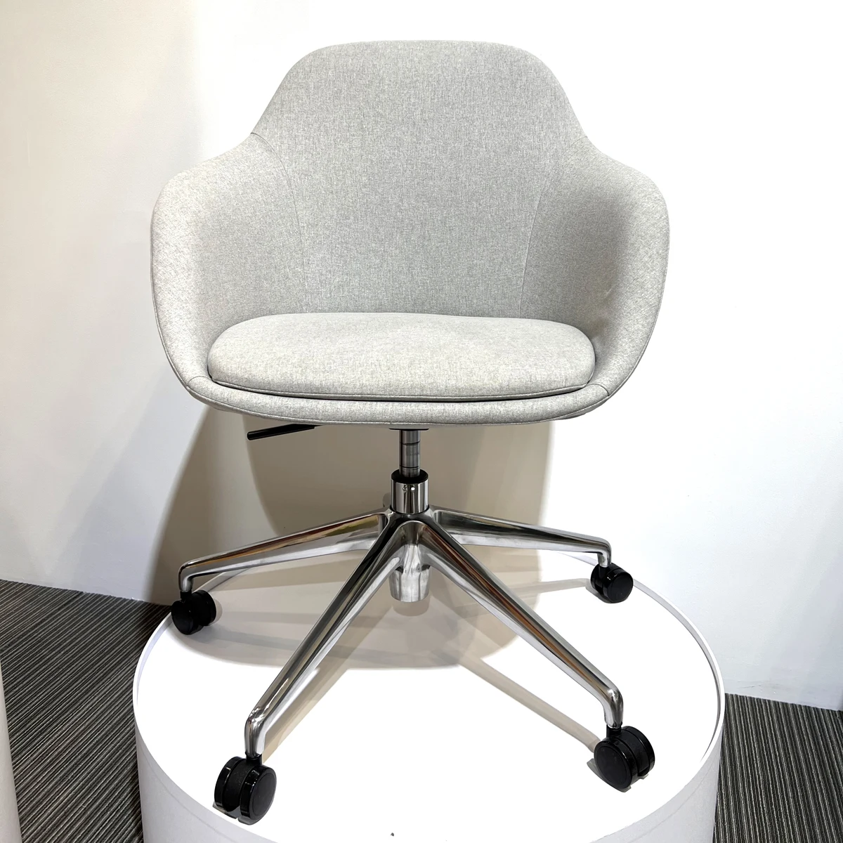 Home Office Swivel Chair - Modern & Functional Comfort