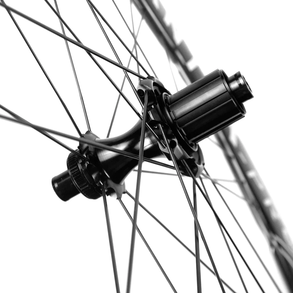 SANTOK 700C Wave Carbon Wheel Set - HG/XDR Tubeless Compatible