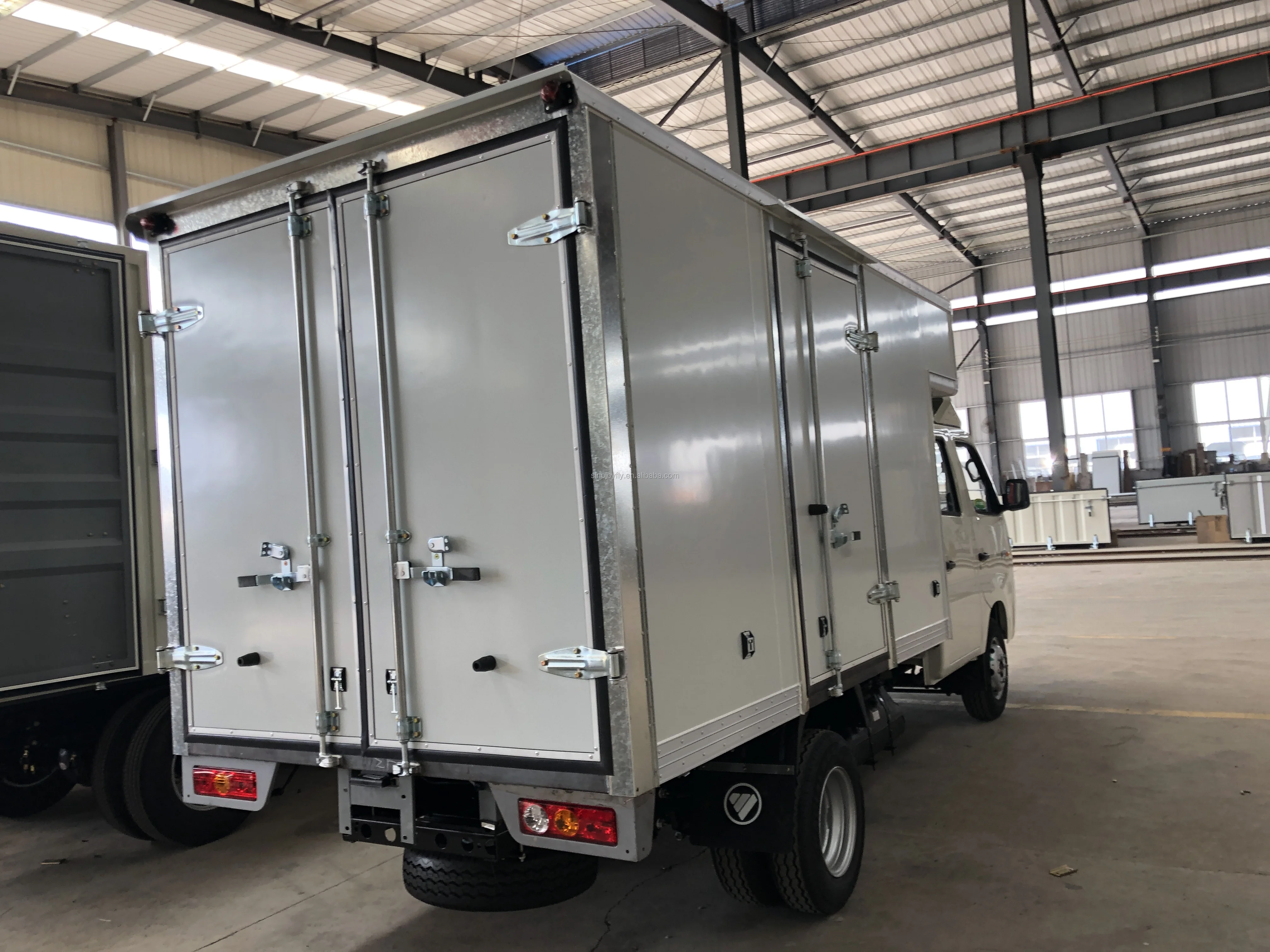 Brand New Dongfeng Dry Van Corrugated Aluminium CKD Cargo Truck Body ...