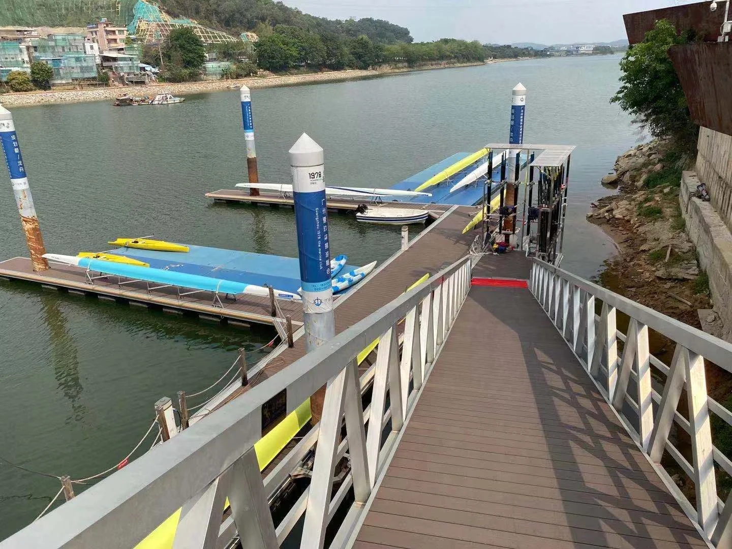 Marine Aluminium Ramp Gangway With Rollers For Pontoon Dock - Buy ...