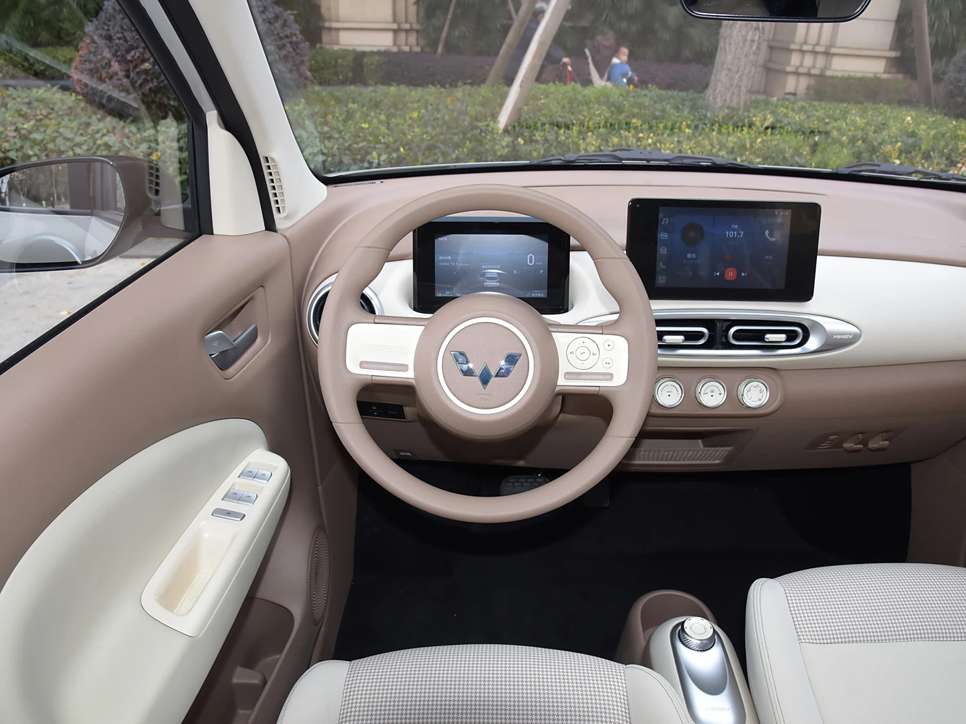 Wuling Hongguang MINIEV Mini EV Small and Cute 3 Door 4 Seater Hatchback New Energy Vehicles ...