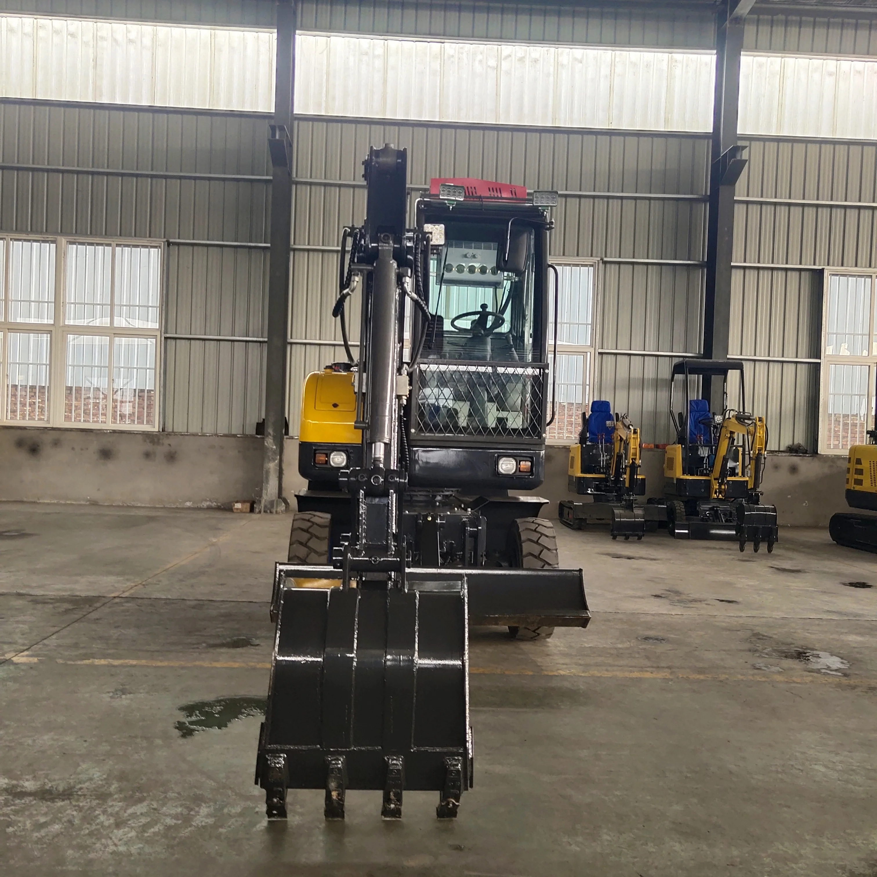 4ton Heavy Equipments Wheel Excavator - Buy Excavator Flail Mower Mini ...