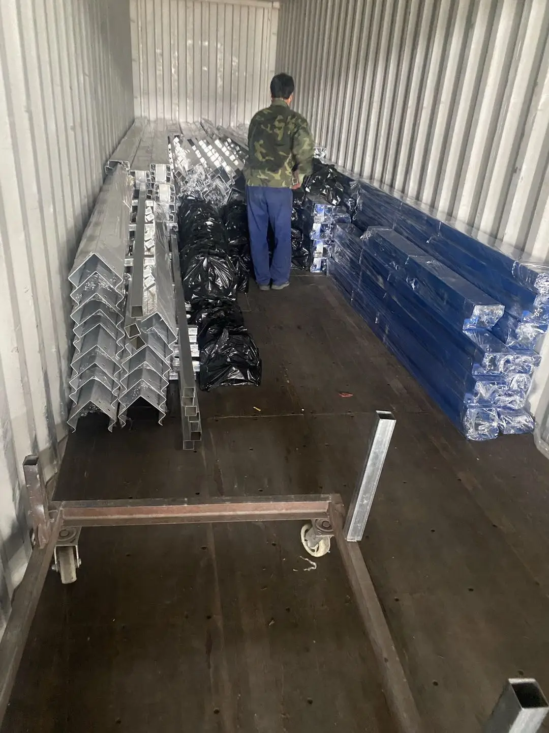 Custom Design Glass Wall Container House Modern Design Creative ...