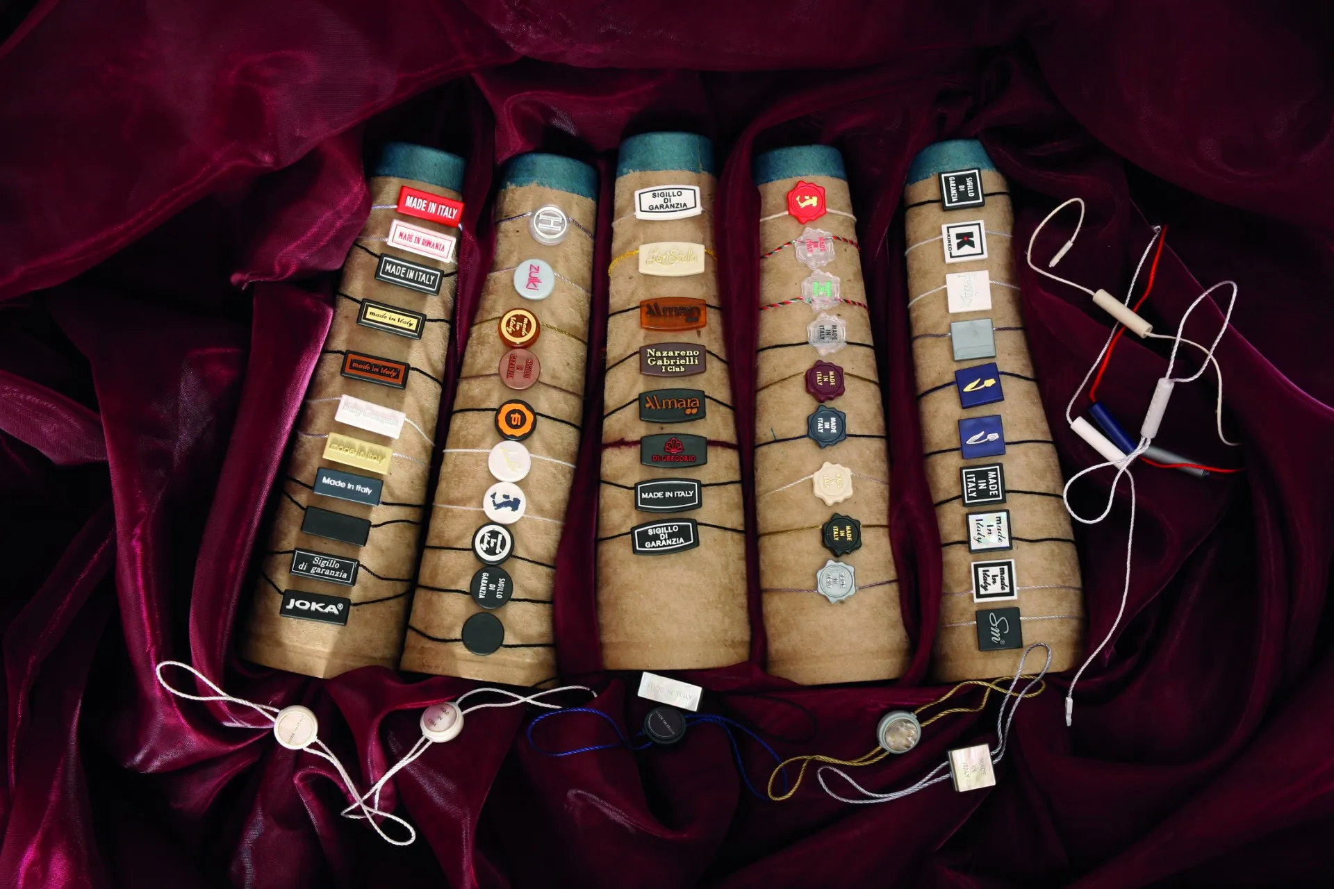 Custom Snap Label Fasteners Embossed Logo Swing Loop Hang Tags Seal ...