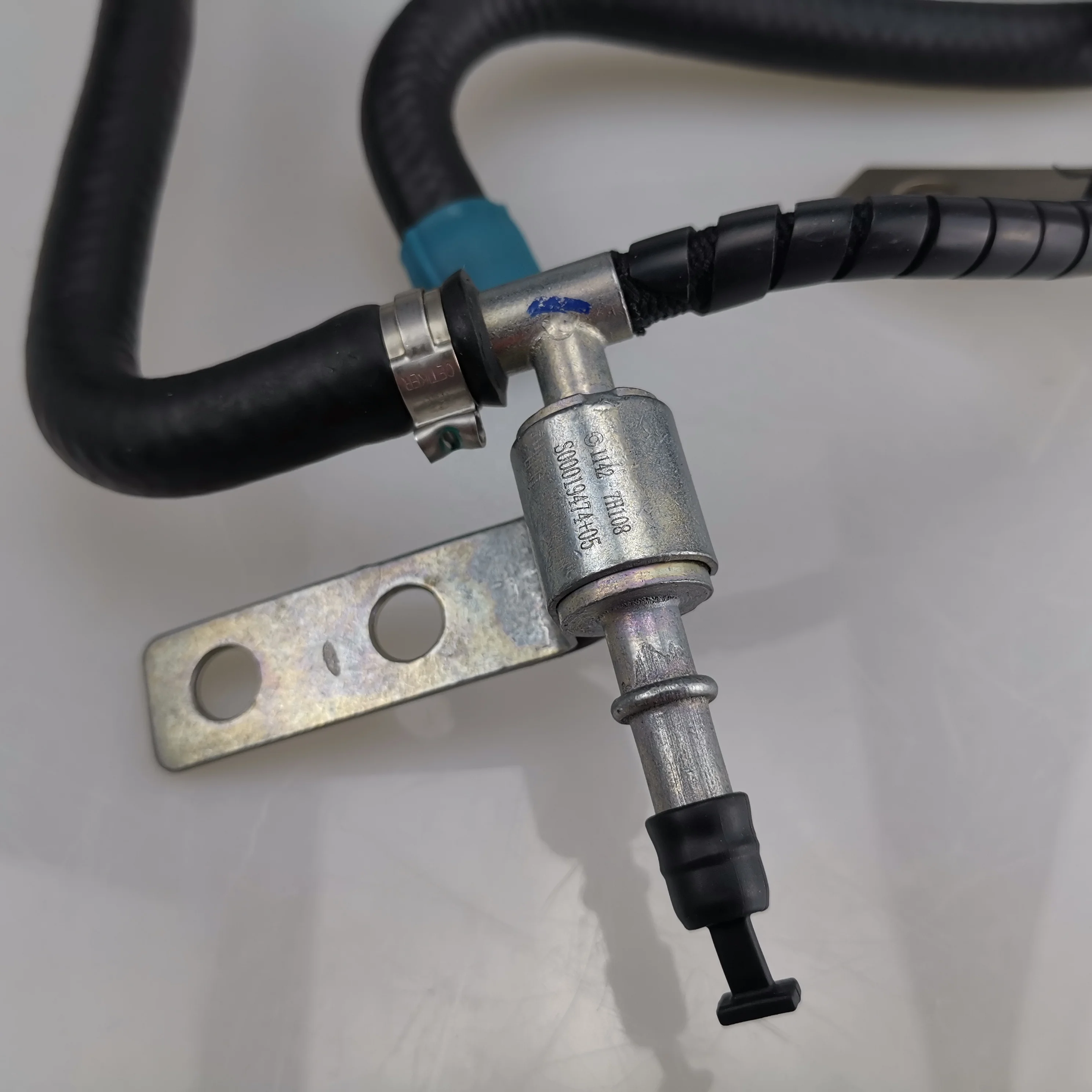 SAIC MAXUS V80 Fuel Return Pipe Main Pipe Assembly C00014627