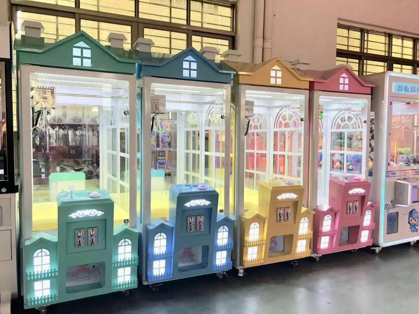 Giant Claw Machine - Vending Arcade for Sale & Customization