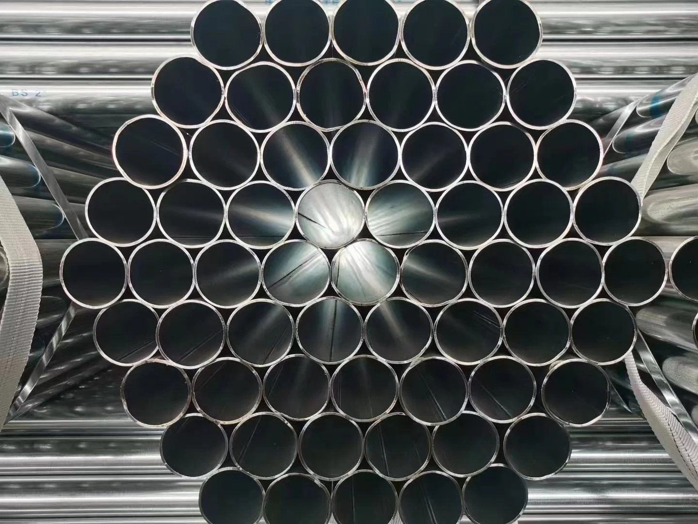 High Quality And Low Price Galvanized Pipes Square And Round Pipes ...