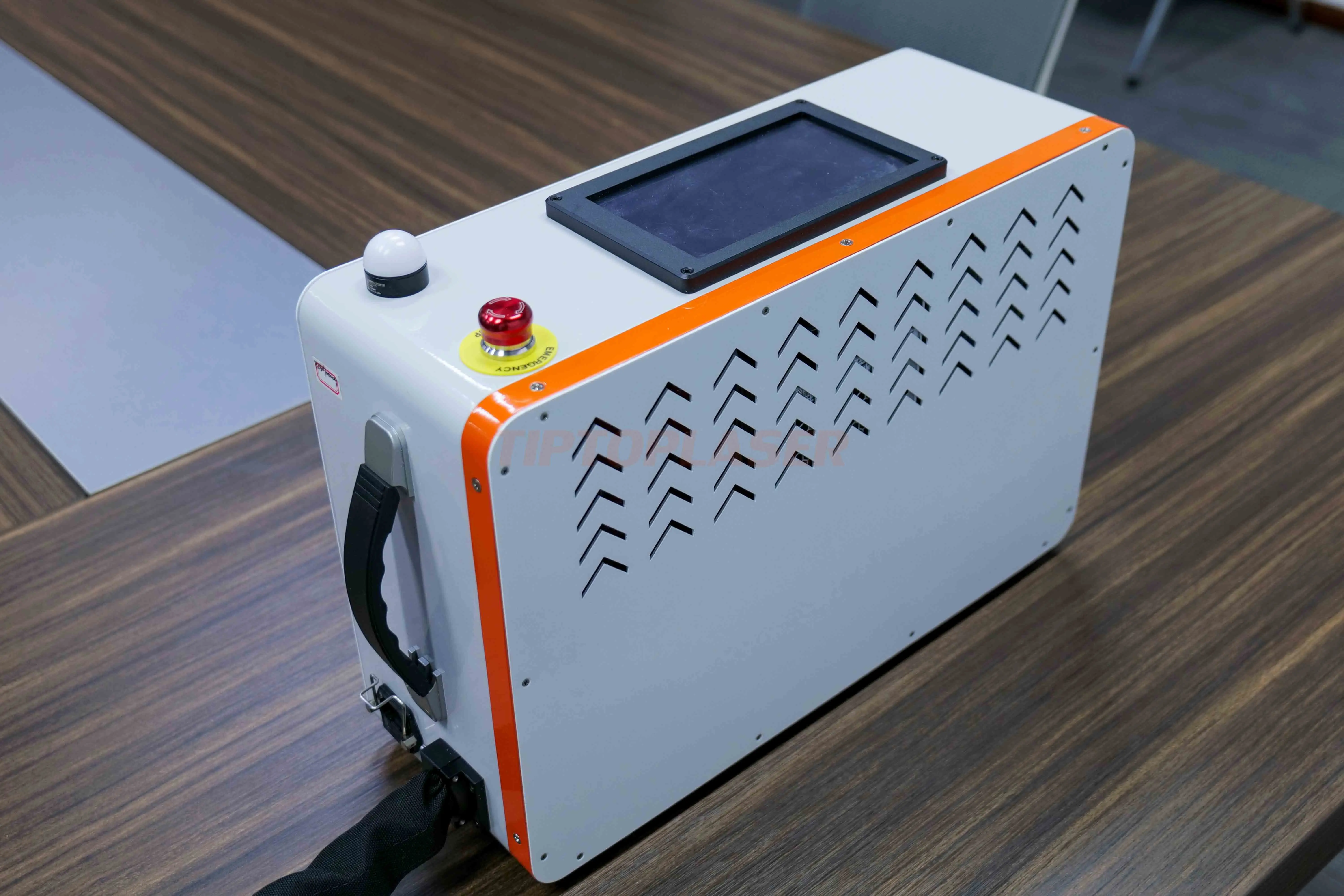 200W Pulse Laser Rust Removal Machine - Portable & Efficient