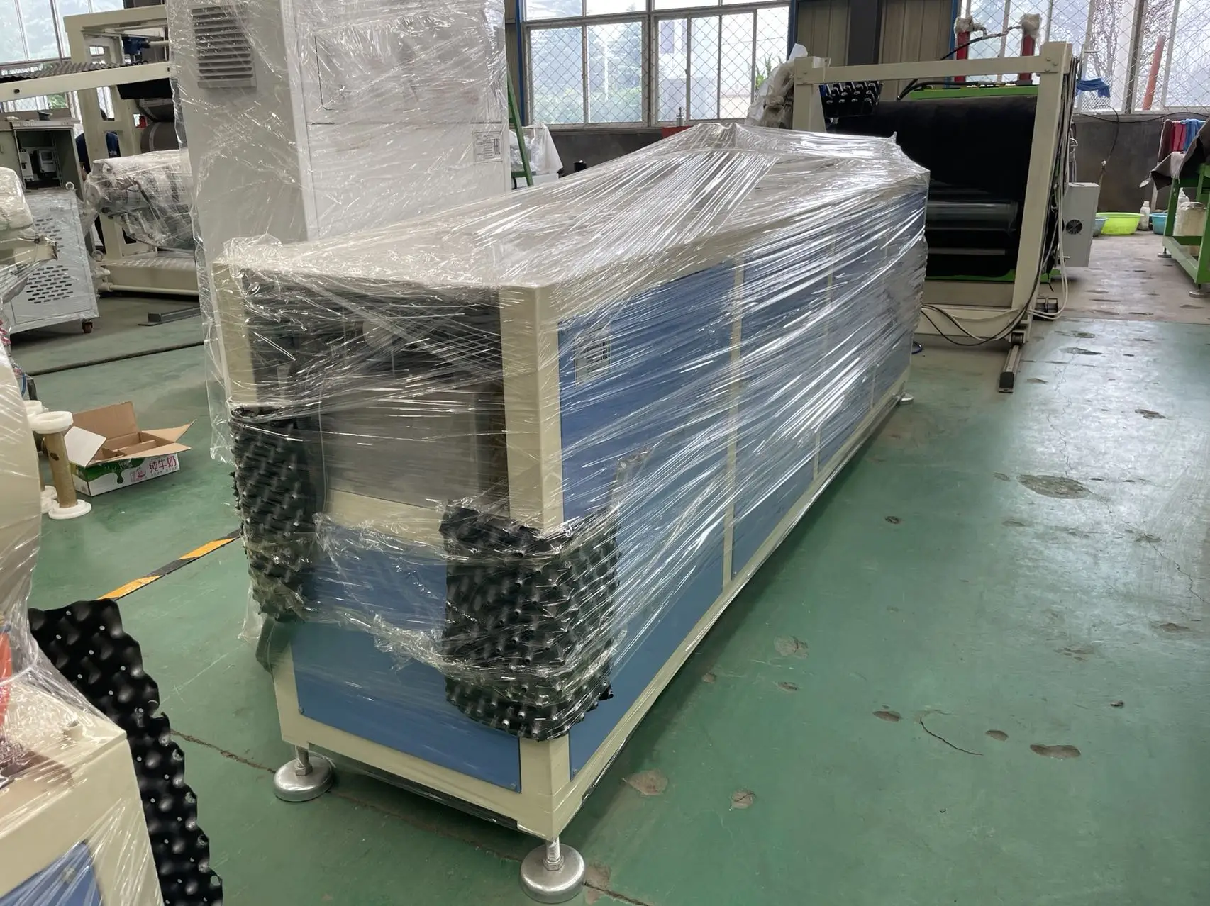 Plastic Pipe Tractor Machine Plastic Puller Machine For Pipe Extrusion ...