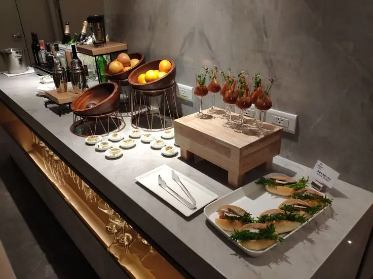 Luxurious Customized Acrylic Restaurant Buffet Serving Counter ODM