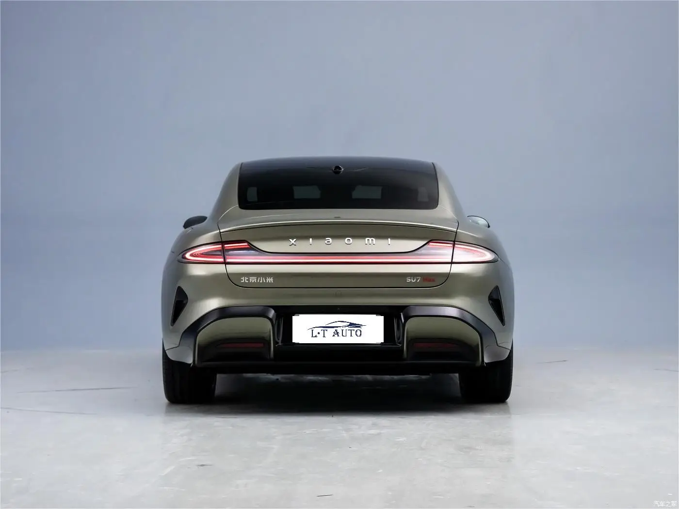 Xiaomi SU7 Electric Sedan - High Speed, Pure Electric