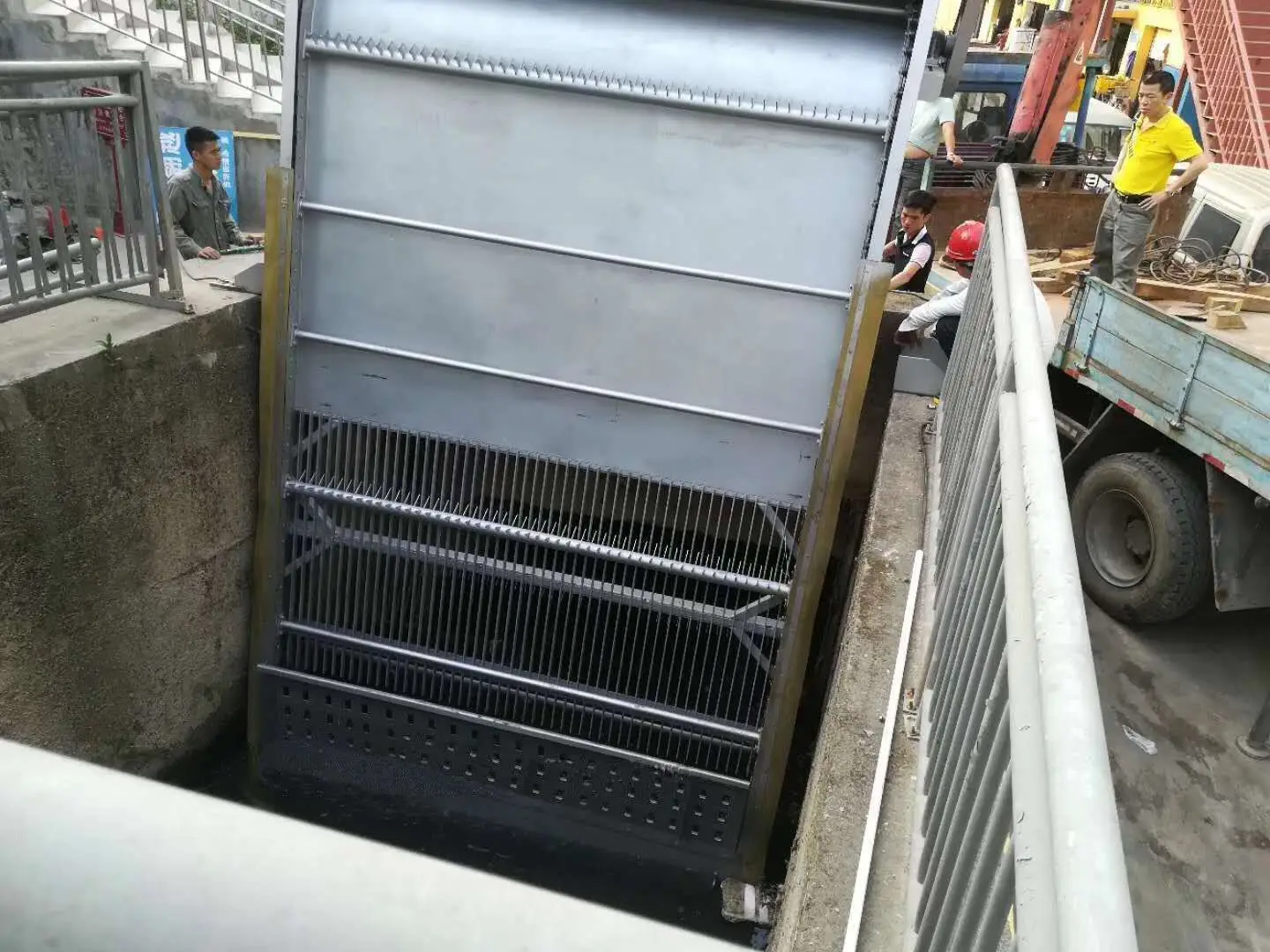 Automatic Vertical Mechanical Rotary Type Grille Wastewater Screen Bar ...