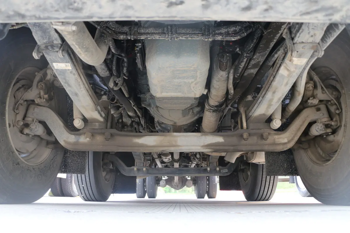 Faw Jiefang J6p Large Fuel Tank Long Range Practical Cargo Trucks Van Truck - Buy Faw Jiefang ...