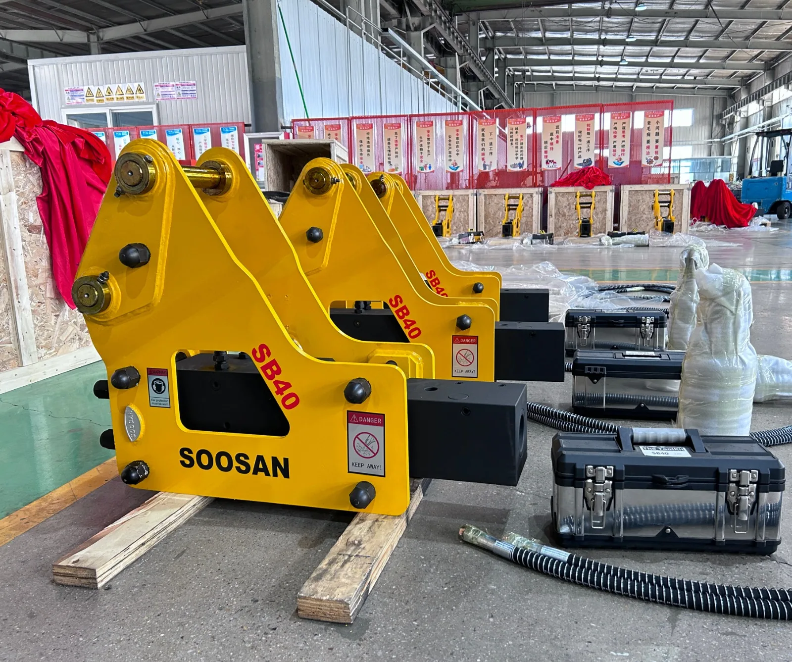 SOOSAN Hydraulic Breaker - Model SB40 Side Type for 4-7 Ton Excavators