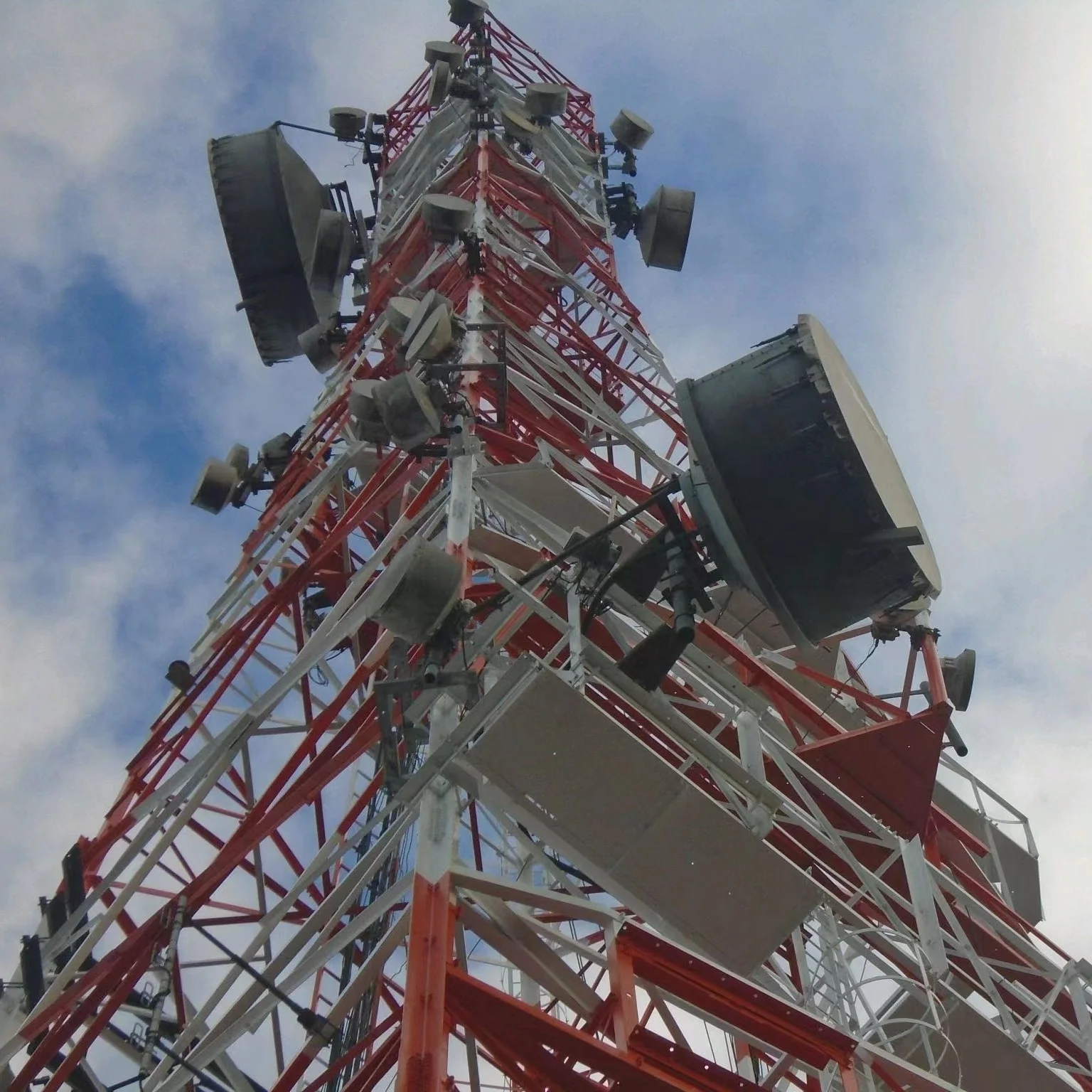 China Customized Self Supporting 60 m Angular Steel Lattice Cellular Telecom Microwave Tower ...