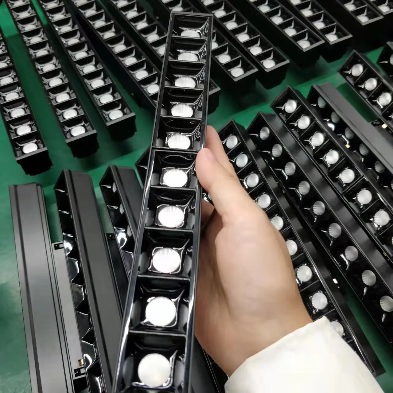 M20 Series CCT Tunable Magnet Track Lighting System