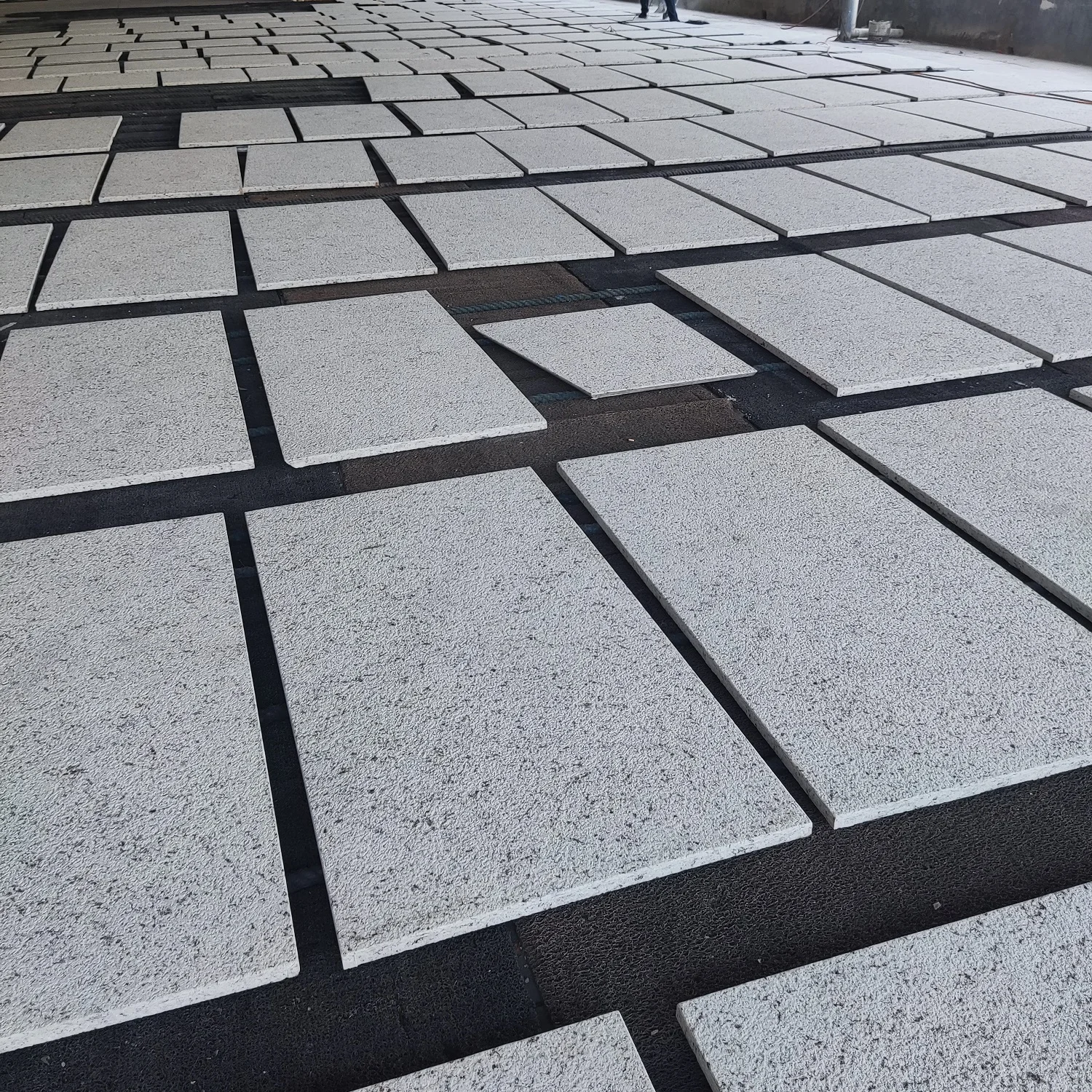 Factory Wholesale 2026 Flamed Modern White Rose Granite Floor Tiles ...