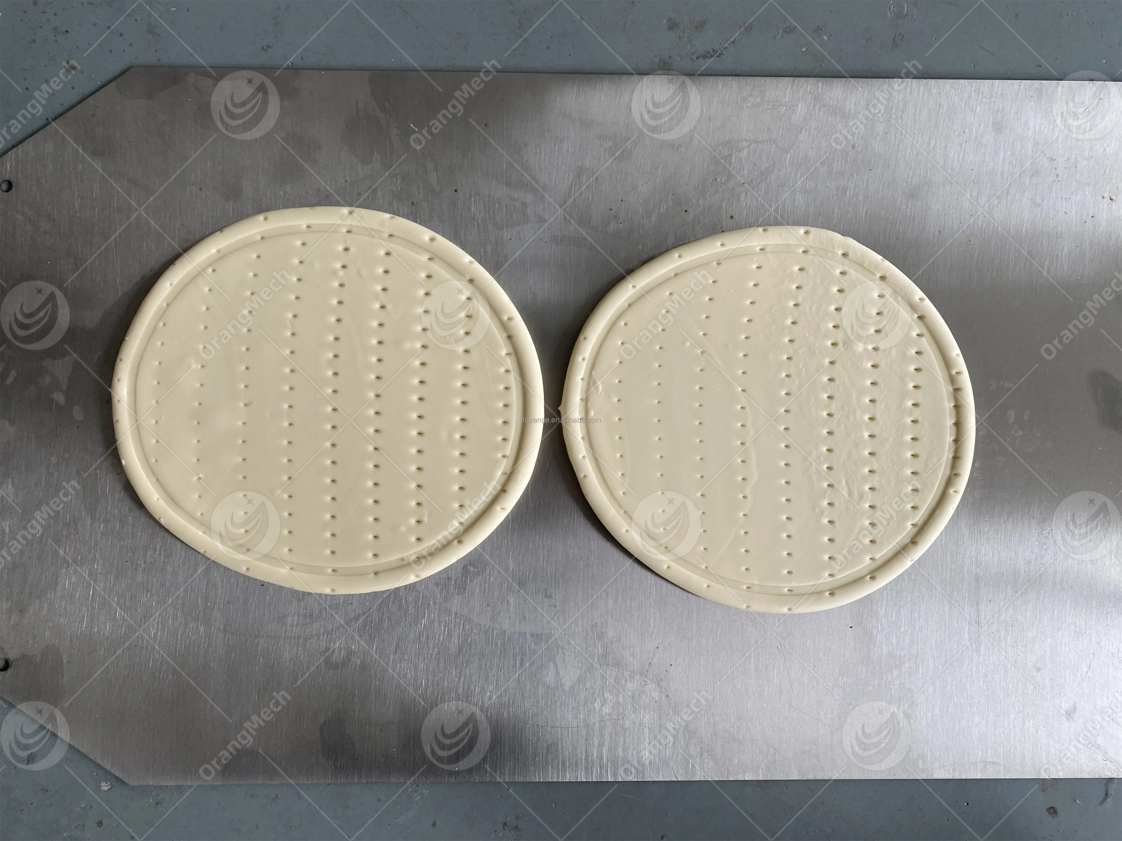 Continuous Automatic Pizza Base Making Machine Industrial Frozen Pizza ...