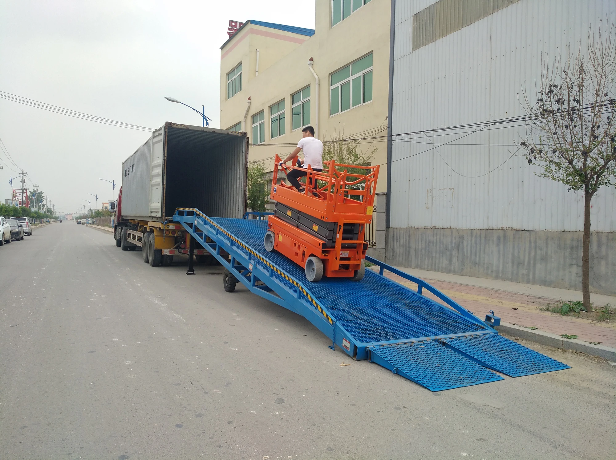 Container Loading Dock Ramp Dock Leveler 6t-15t 6000kg Mobile Movable ...