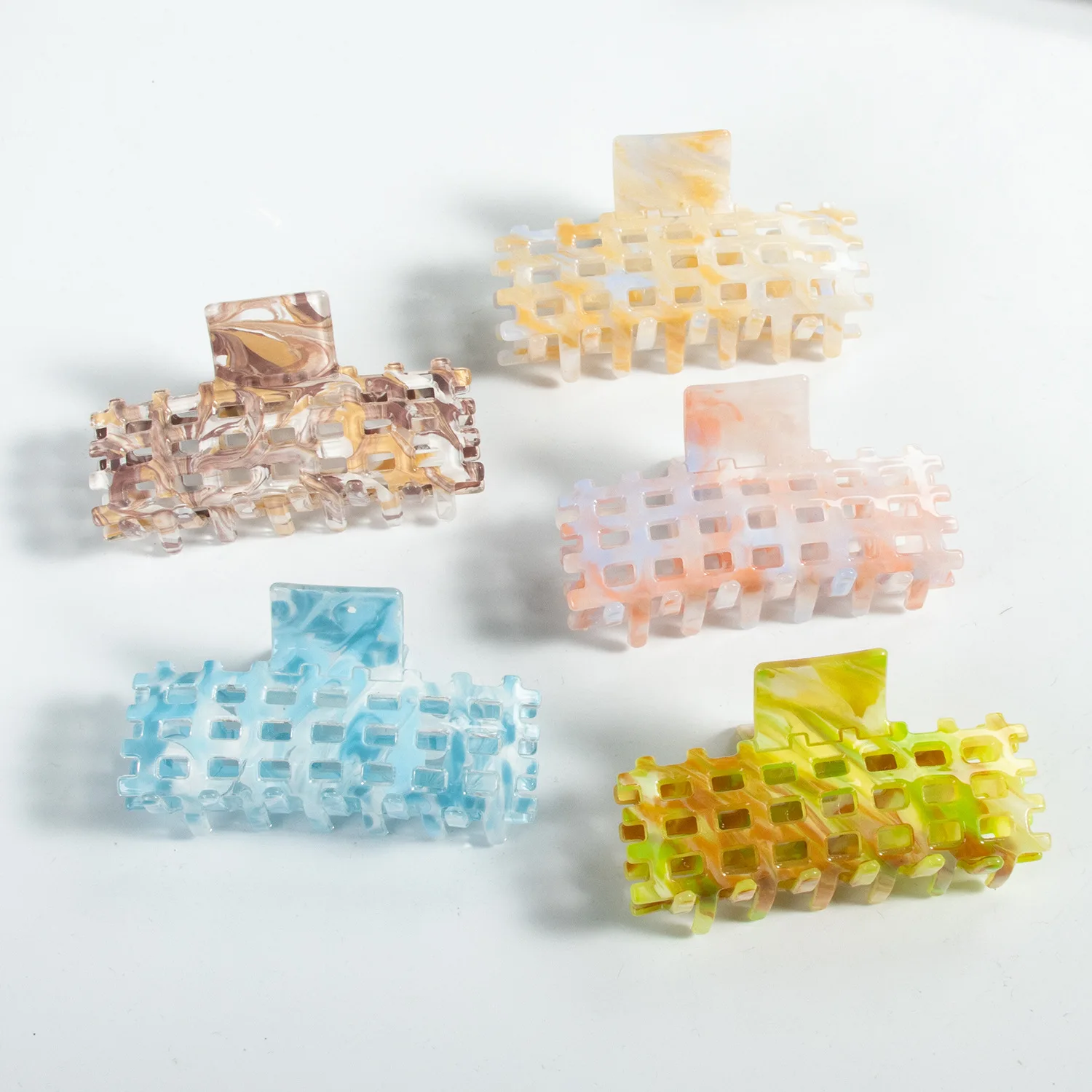 Veijer Simple Geometric Square Hollowed Out Color Gradient Shark Clip ...