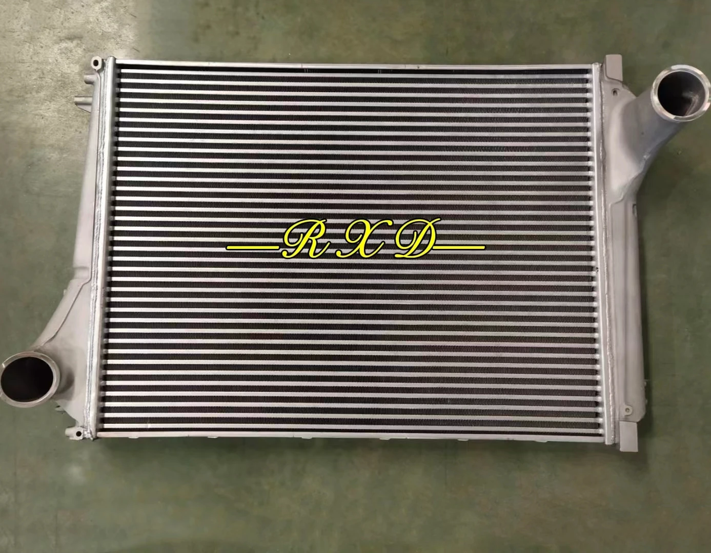 卡车挖掘机和叉车用散热器和中冷器 - Buy 用于自动冷却系统的通用铝中冷器21209725 21649624 100314536 ...