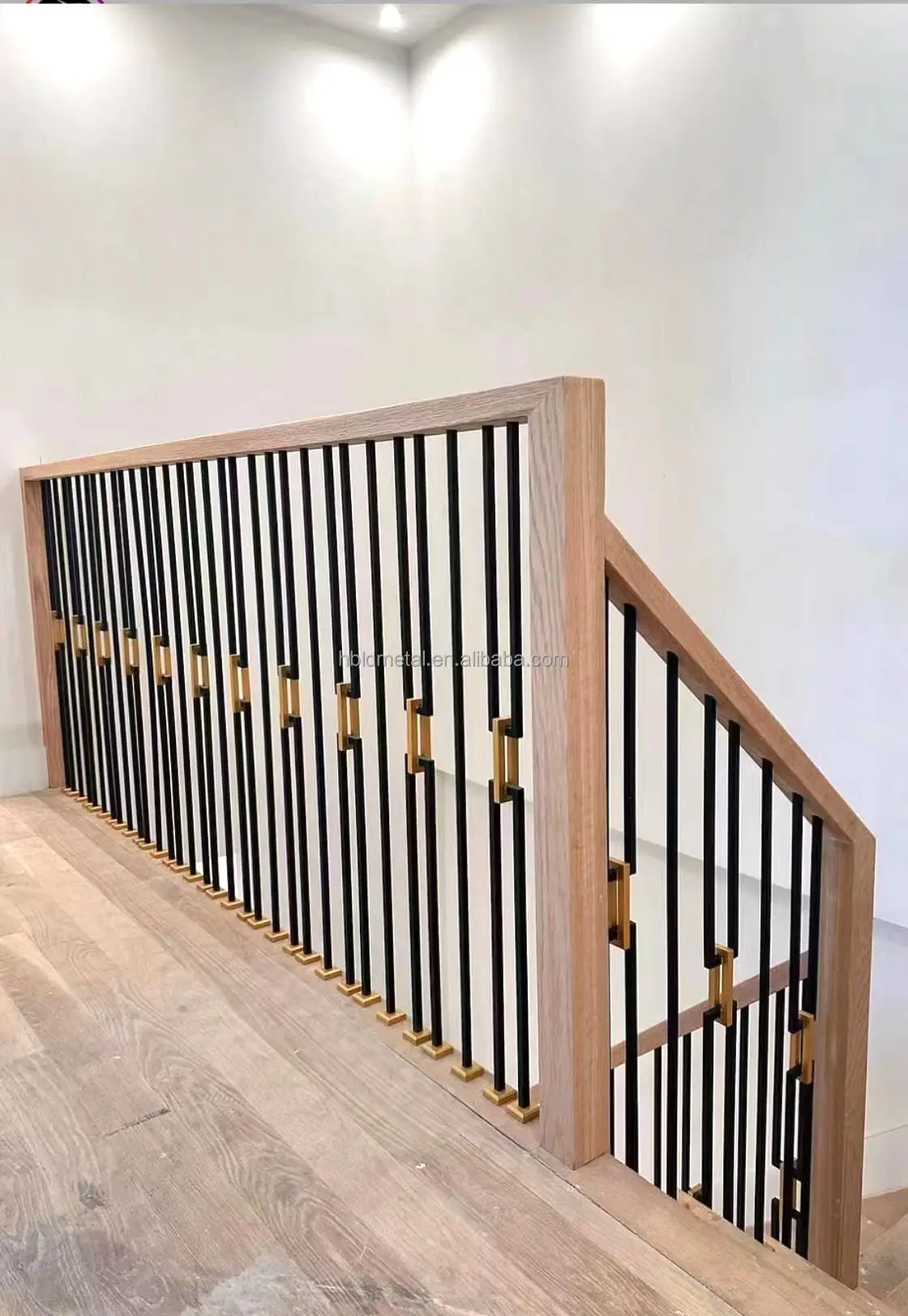 Ld Hollow Chain Link Iron Staircase Spindle With Golden Chain For ...