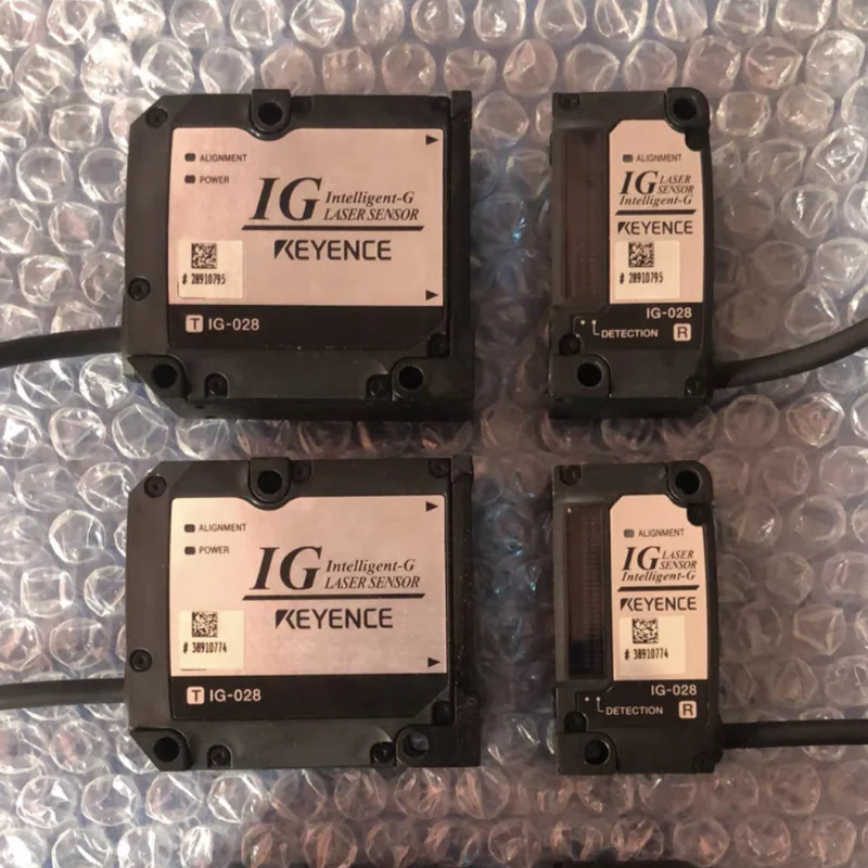 KEYENCE IG-028 Laser Sensor - Precision and Reliability