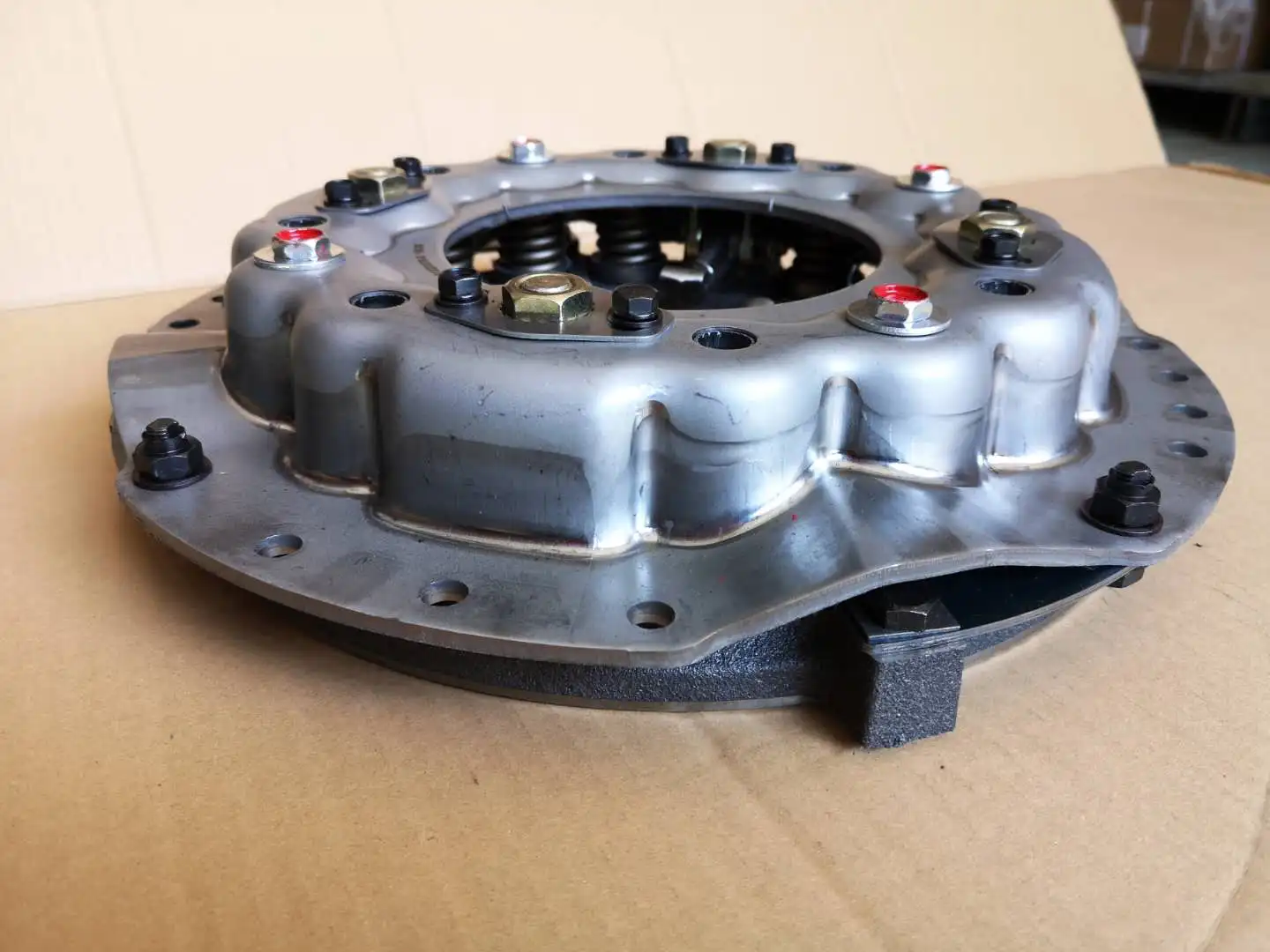 High-quality Clutch Cover for ISUZU 6HK1 6SD1 Engines