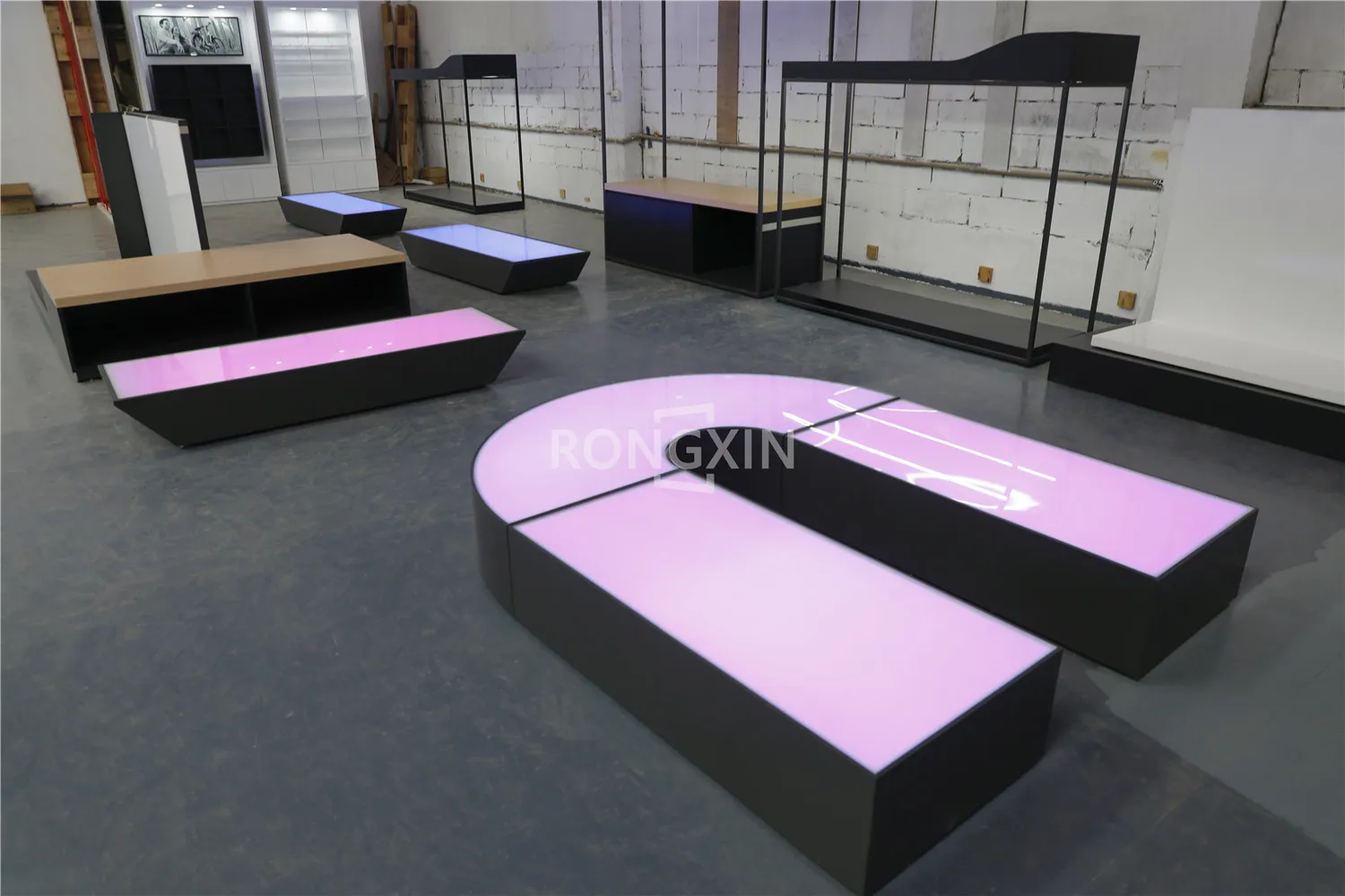 Bike Retail Shop Display Showcase Design Commercial Fashion Sport ...